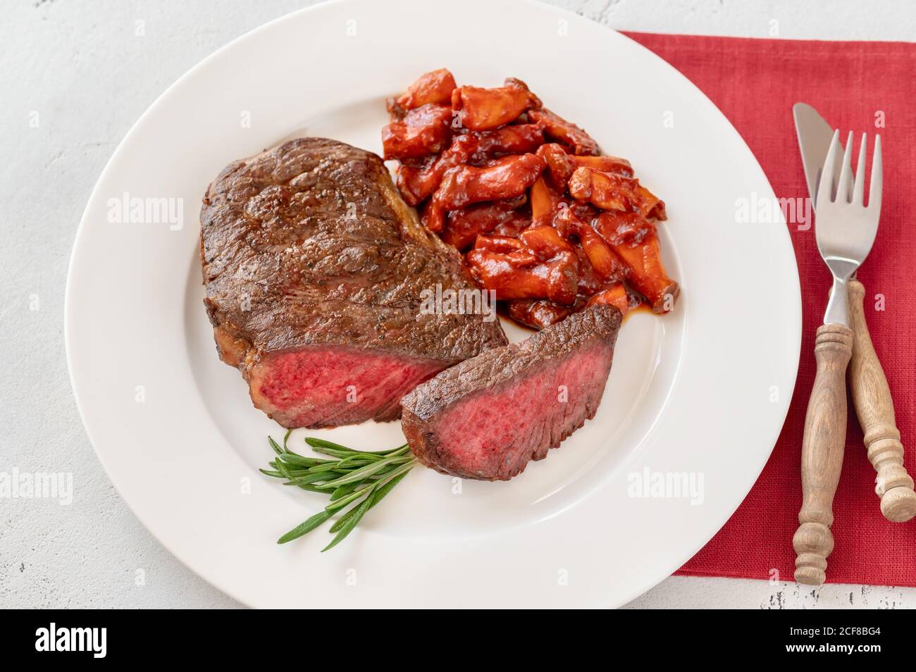 Sliced rib eye steak with mushroom stew Stock Photo - Alamy