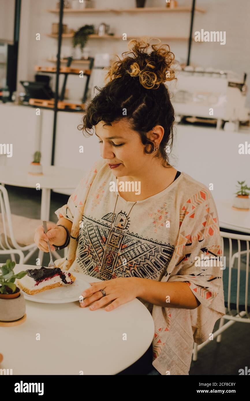 Woman eating cake hi-res stock photography and images - Alamy