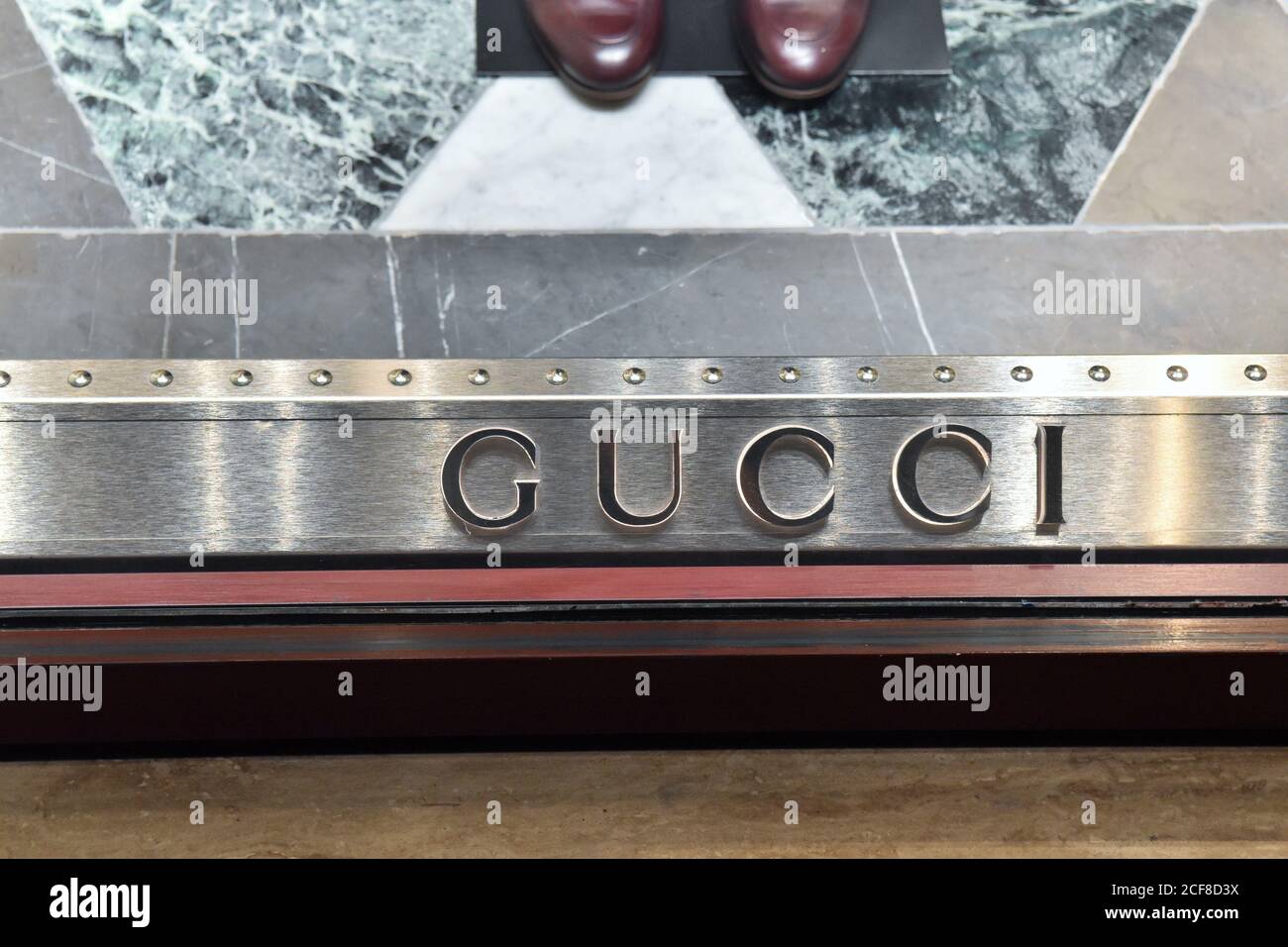 THE SIGN OF THE GUCCI BOUTIQUE Stock Photo - Alamy