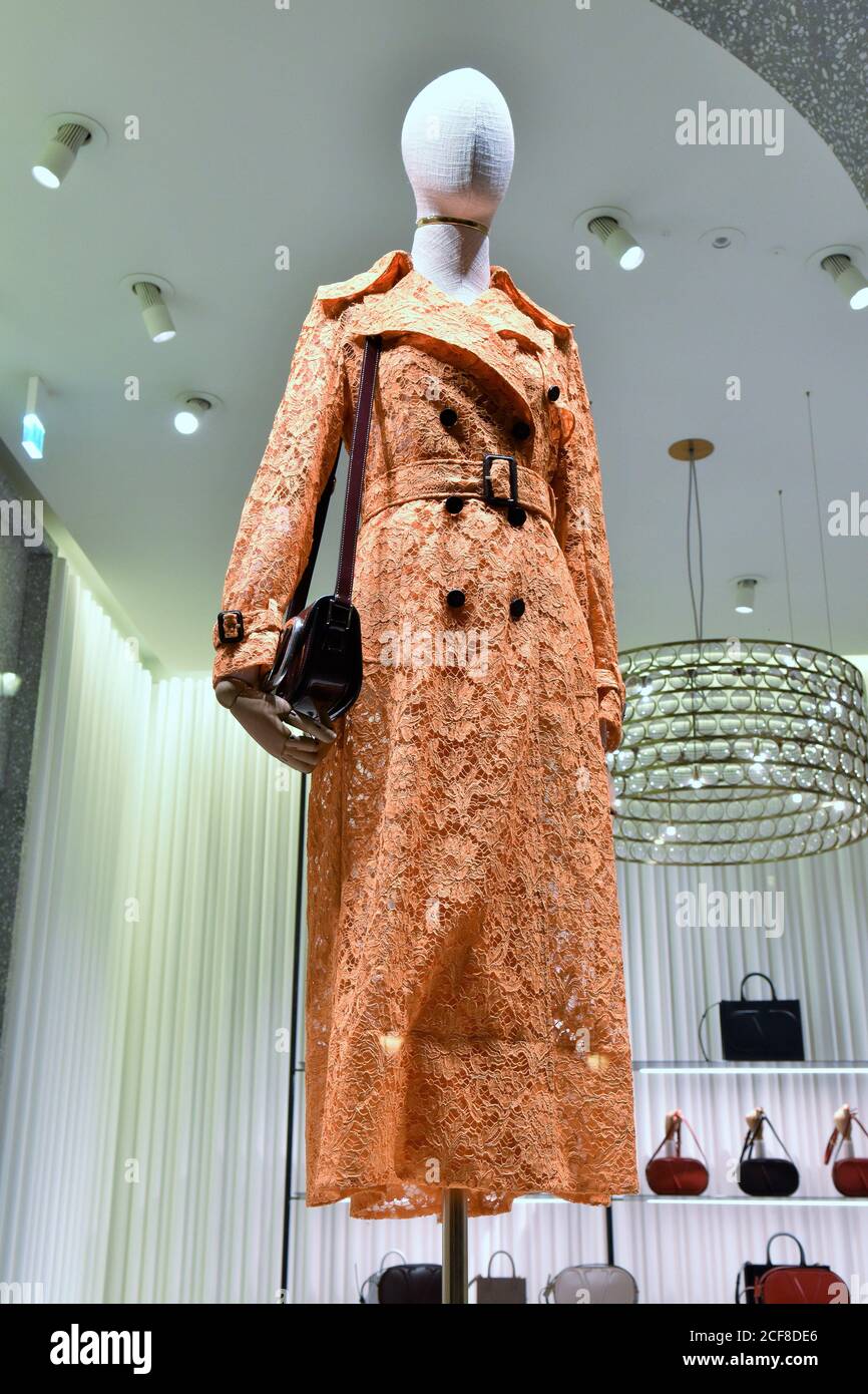 DRESS AND BAG ON DISPLAY AT VALENTINO BOUTIQUE IN SPAGNA SQUARE Stock ...