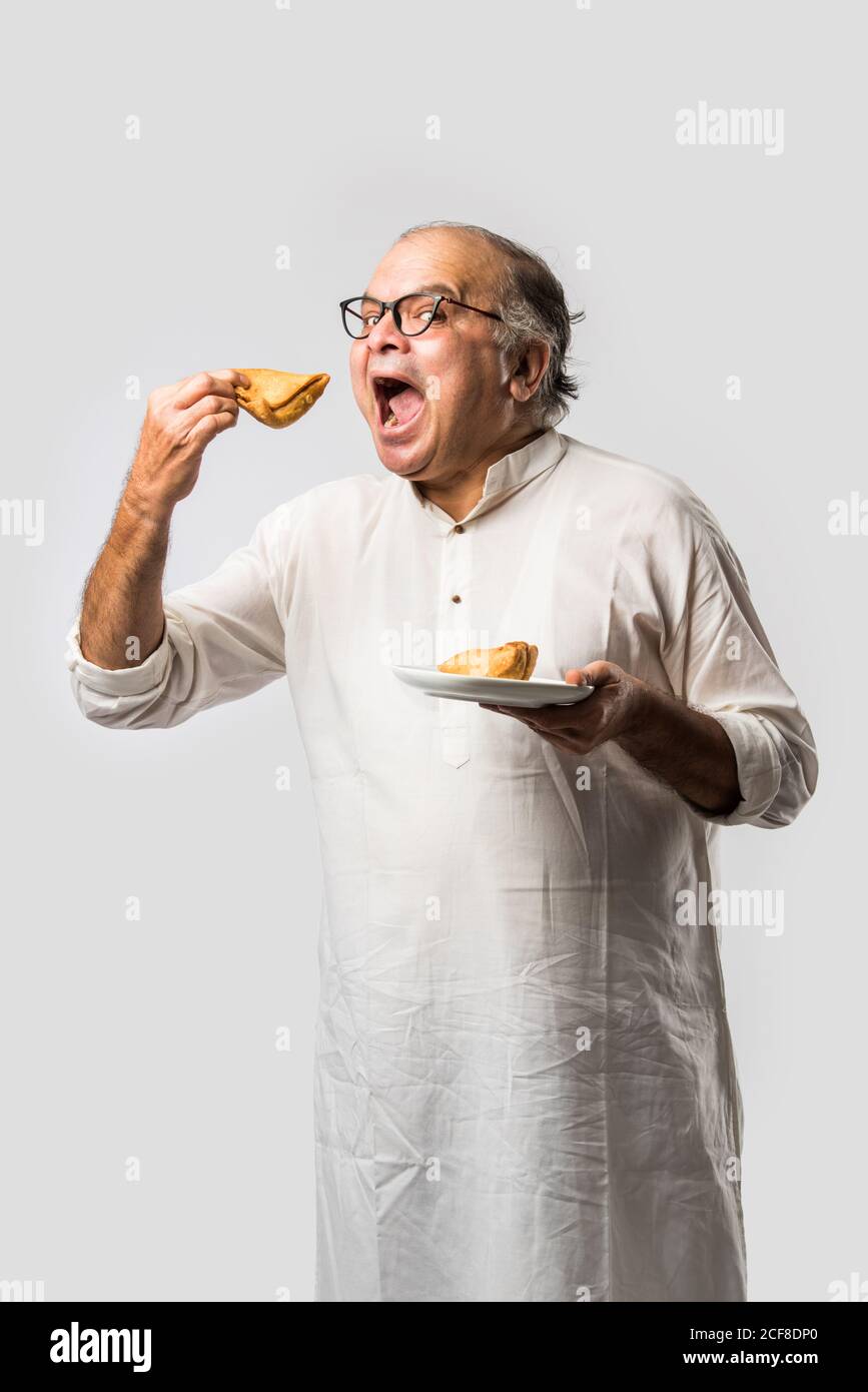 Samosa chaat hi-res stock photography and images - Alamy