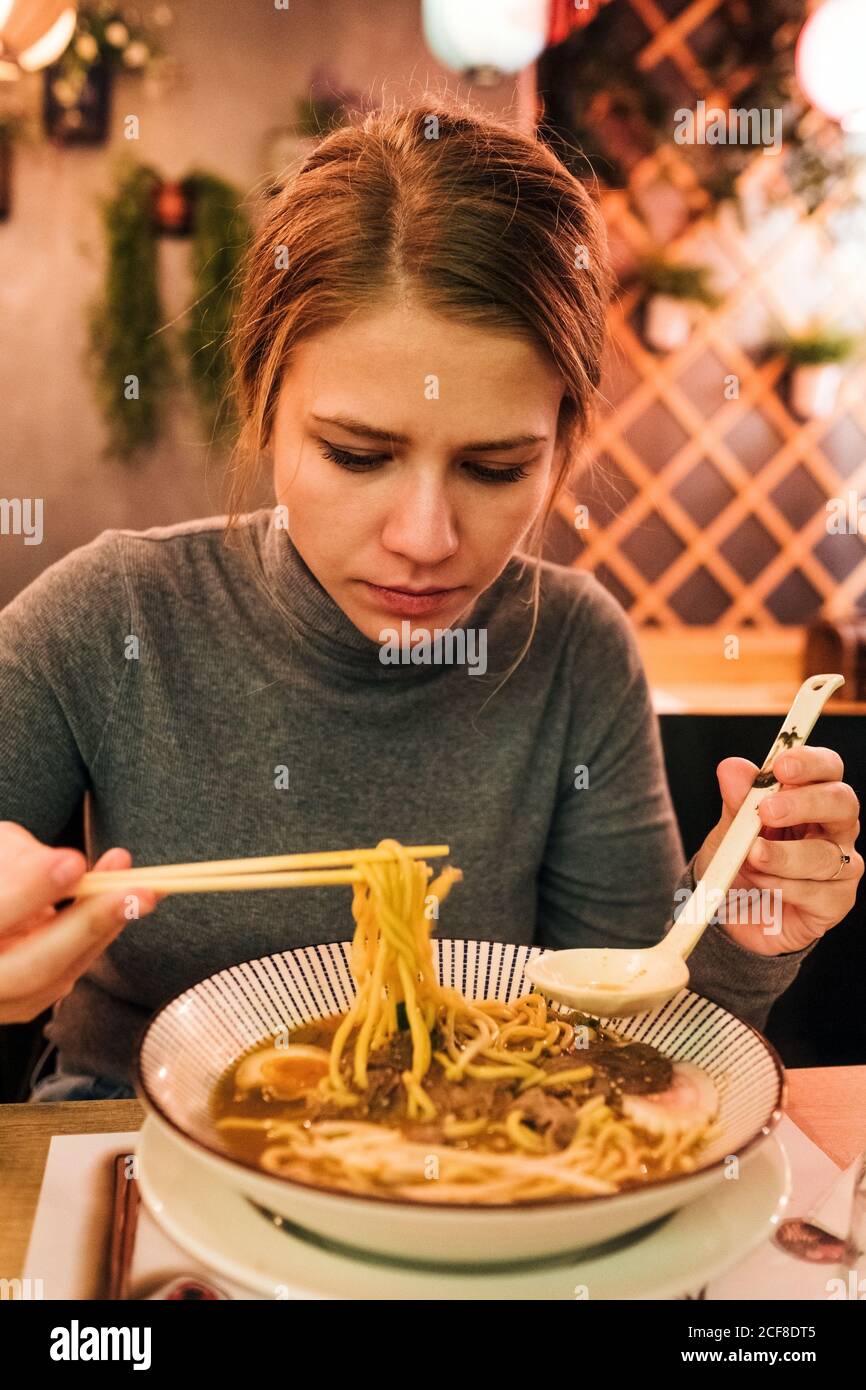 Using chopsticks hi-res stock photography and images - Alamy