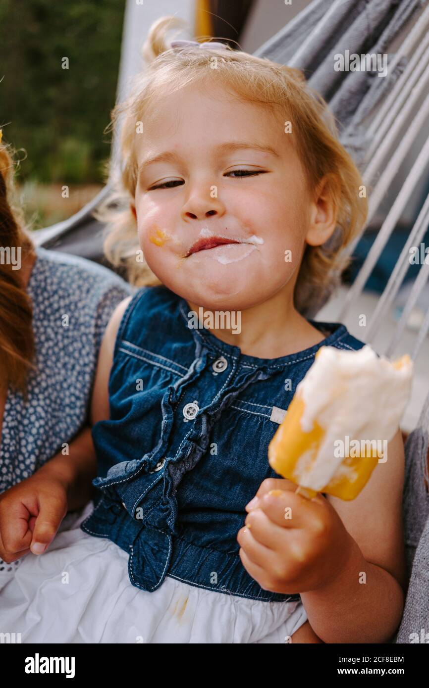 Child eating popsicle hi-res stock photography and images - Alamy