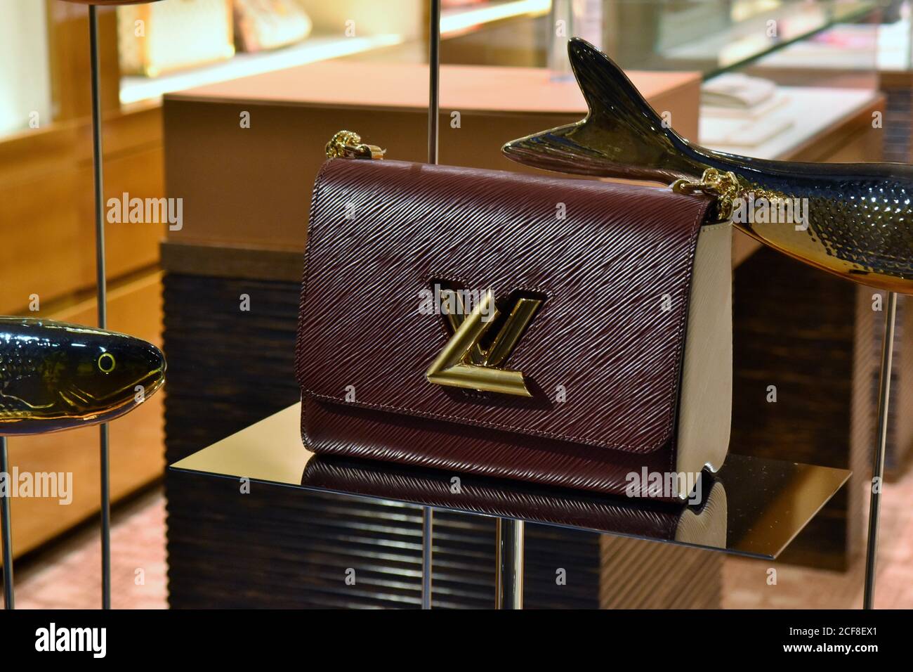 BAG ON DISPLAY AT LOUIS VUITTTON BOUTIQUE IN LORENZO SQAURE Stock Photo ...