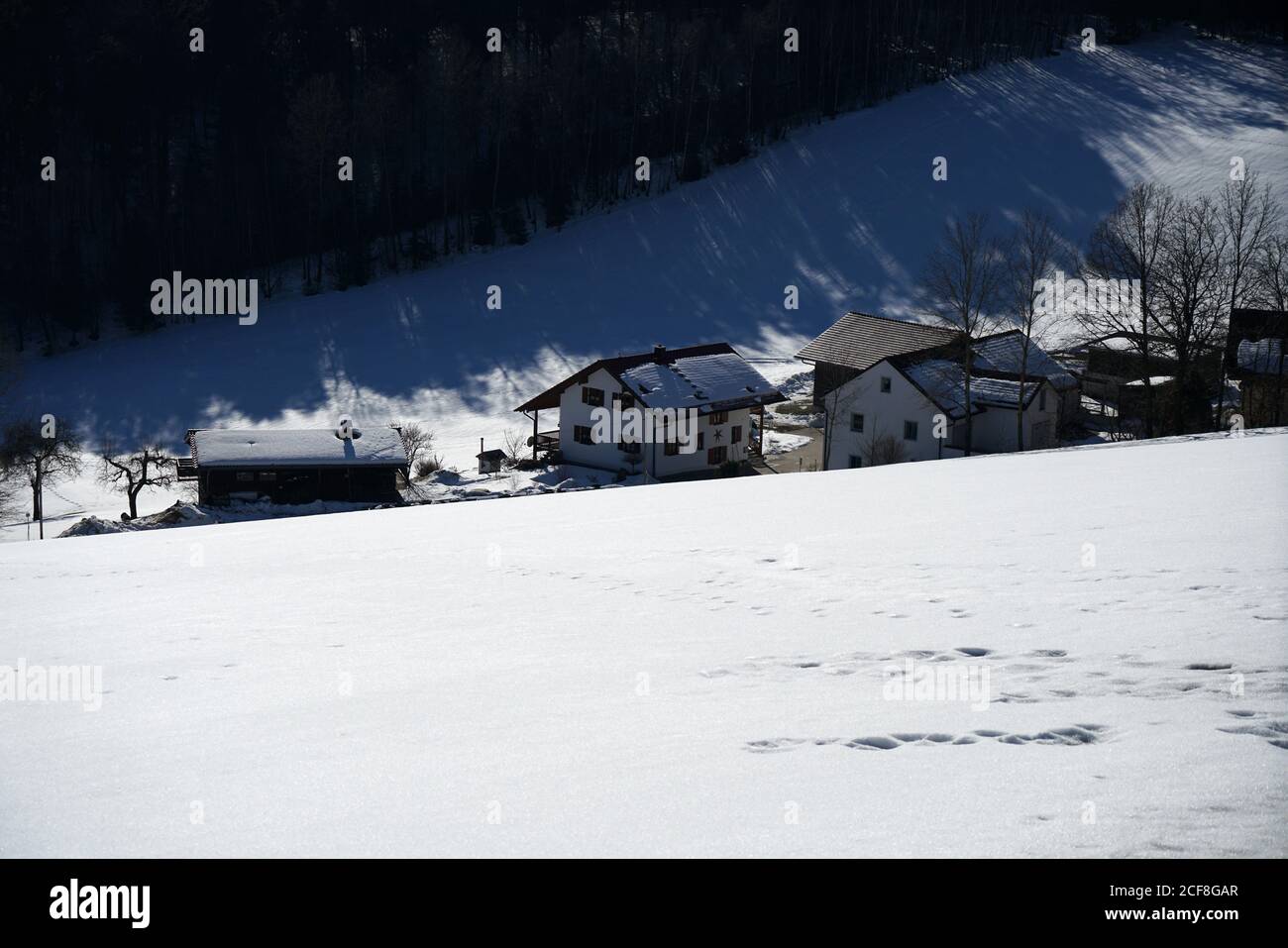 Downhill view of distant houses in a snowy environment Stock Photo - Alamy
