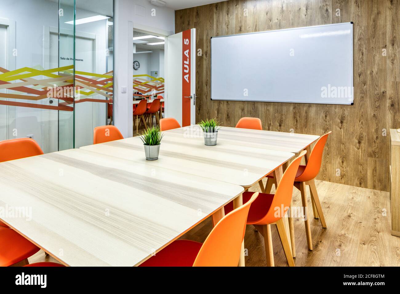 Modern interior office orange hi-res stock photography and images - Alamy