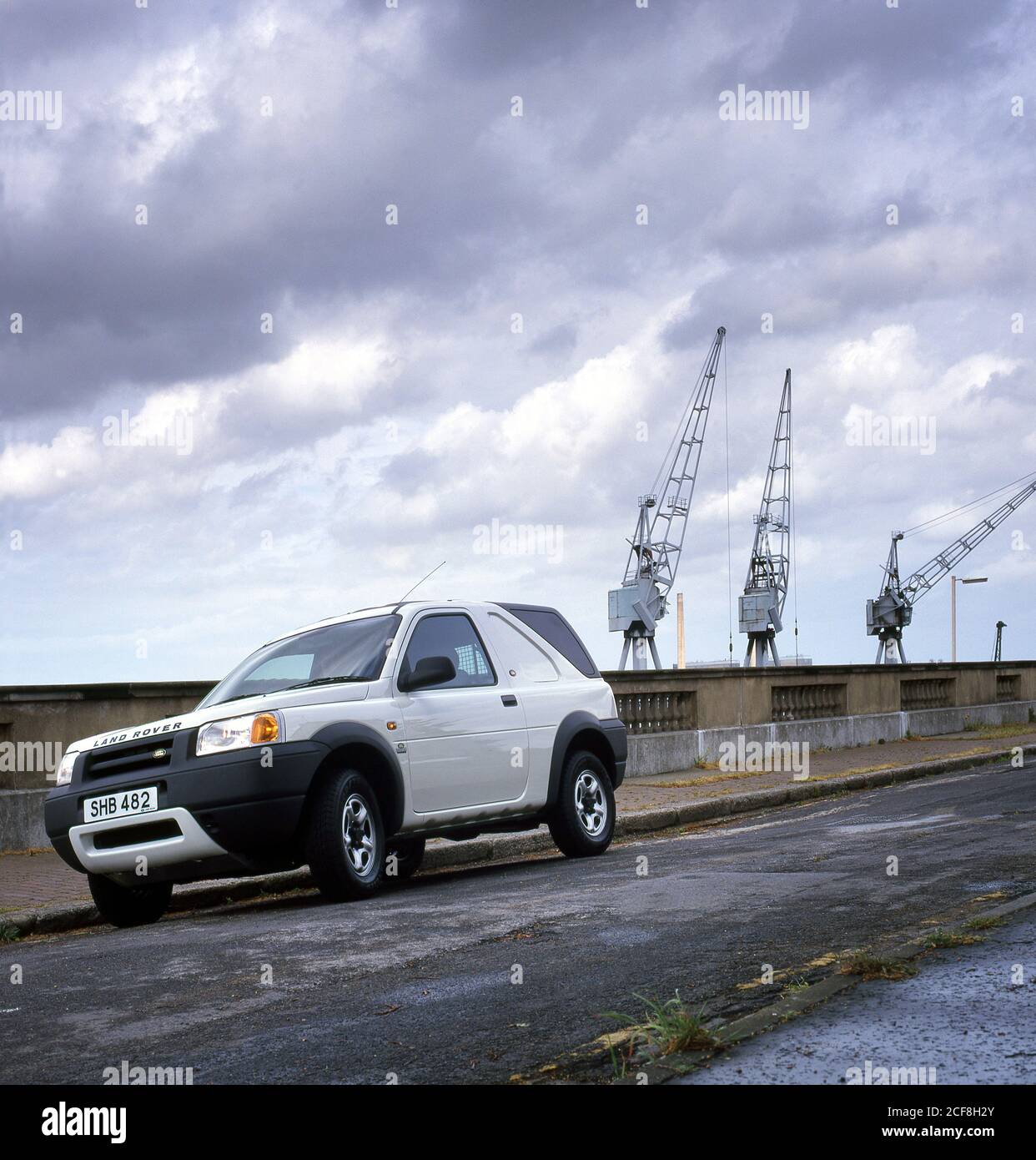 Freelander commercial 2000 hi-res stock photography and images - Alamy