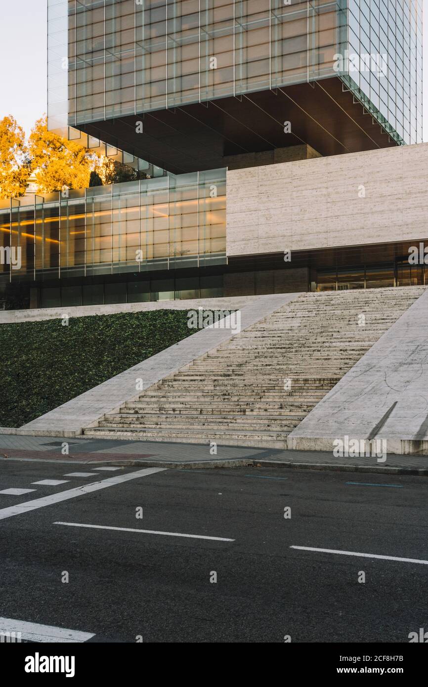 Rectangular building hi-res stock photography and images - Alamy