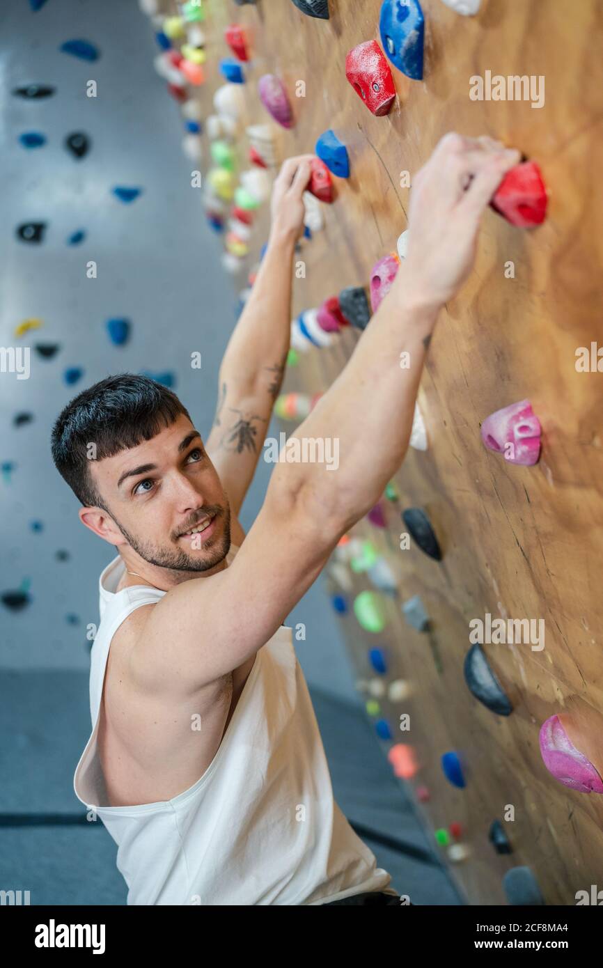 Man muscular bouldering hi-res stock photography and images - Alamy
