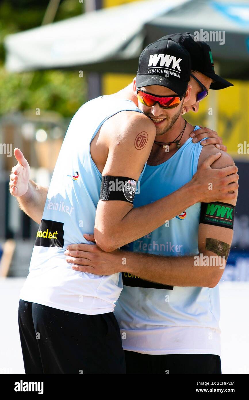 Team hug victory hi-res stock photography and images - Alamy