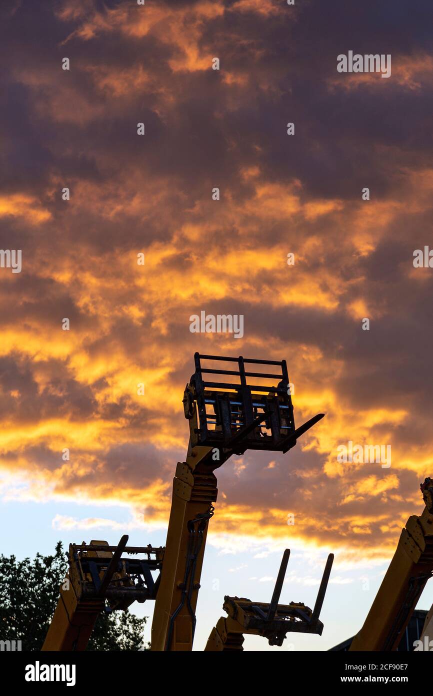 UK Forks ,telehandler and rotational telehandler hire,telescopic arm ...