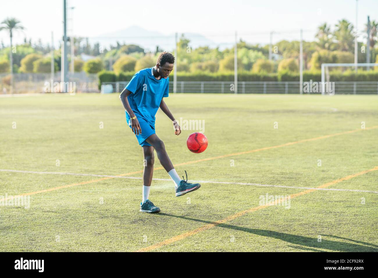 Football juggling hi-res stock photography and images - Alamy