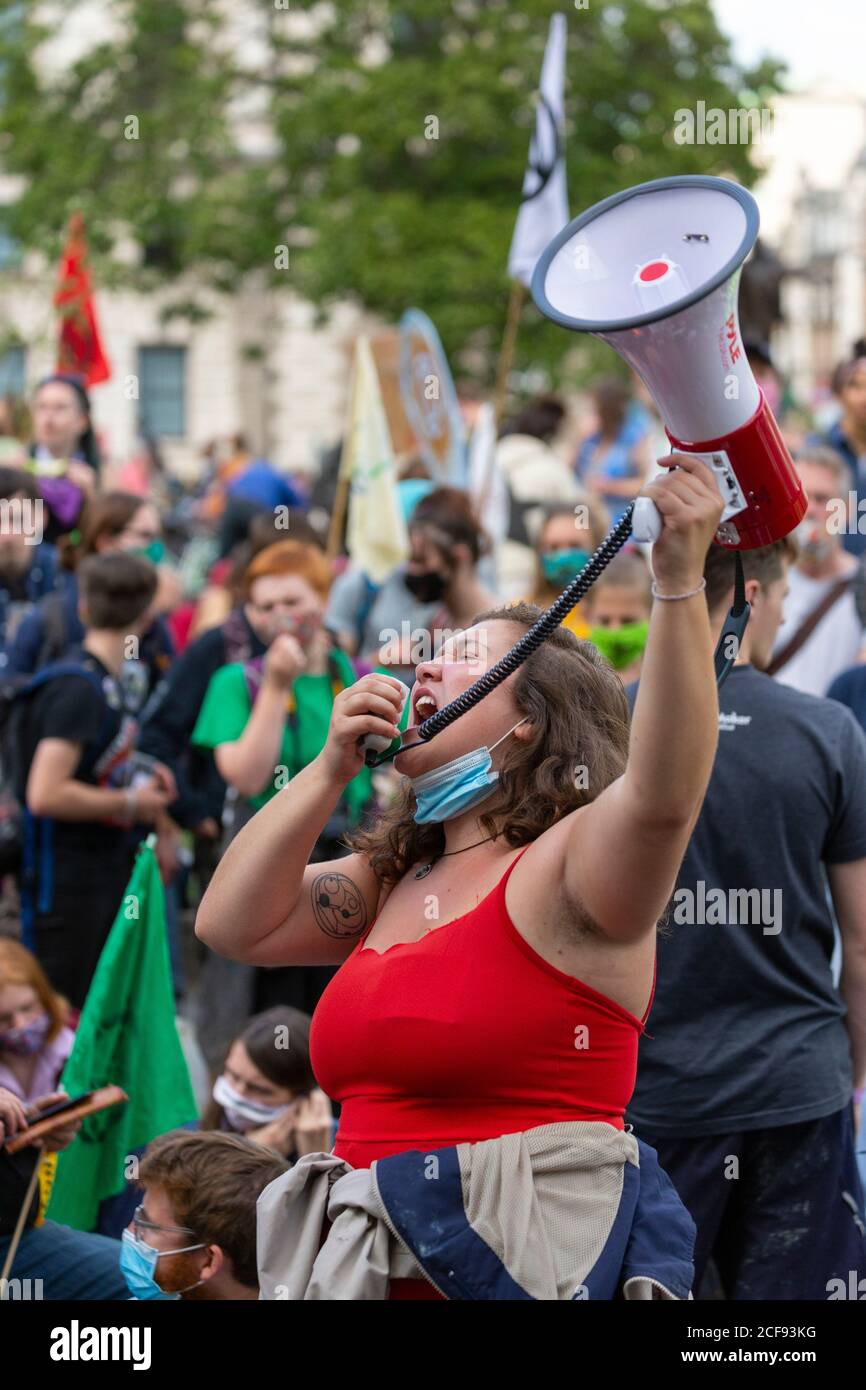 Megaphone singer hi-res stock photography and images - Alamy