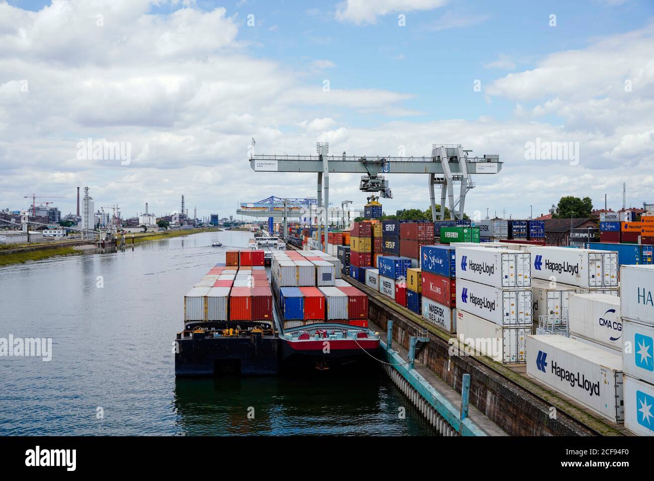 Mannheim, Germany. 07th July, 2020. A crane loads containers in the ...