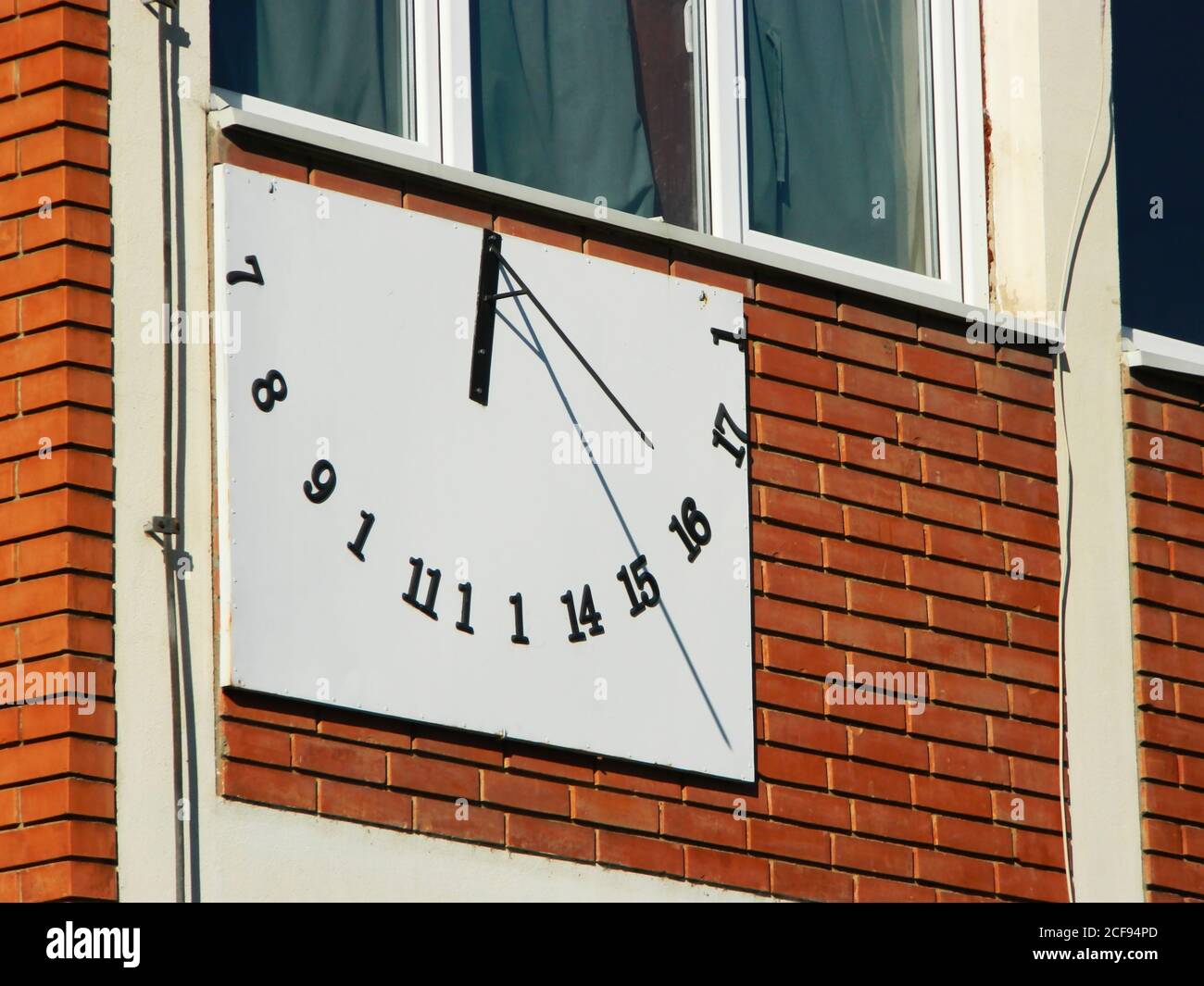 Antique sundials hi-res stock photography and images - Alamy