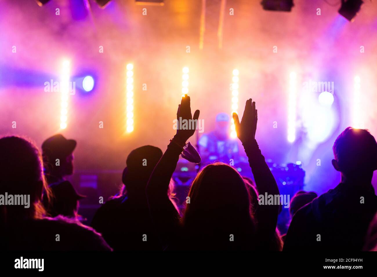 Hands in air rave hi-res stock photography and images - Alamy