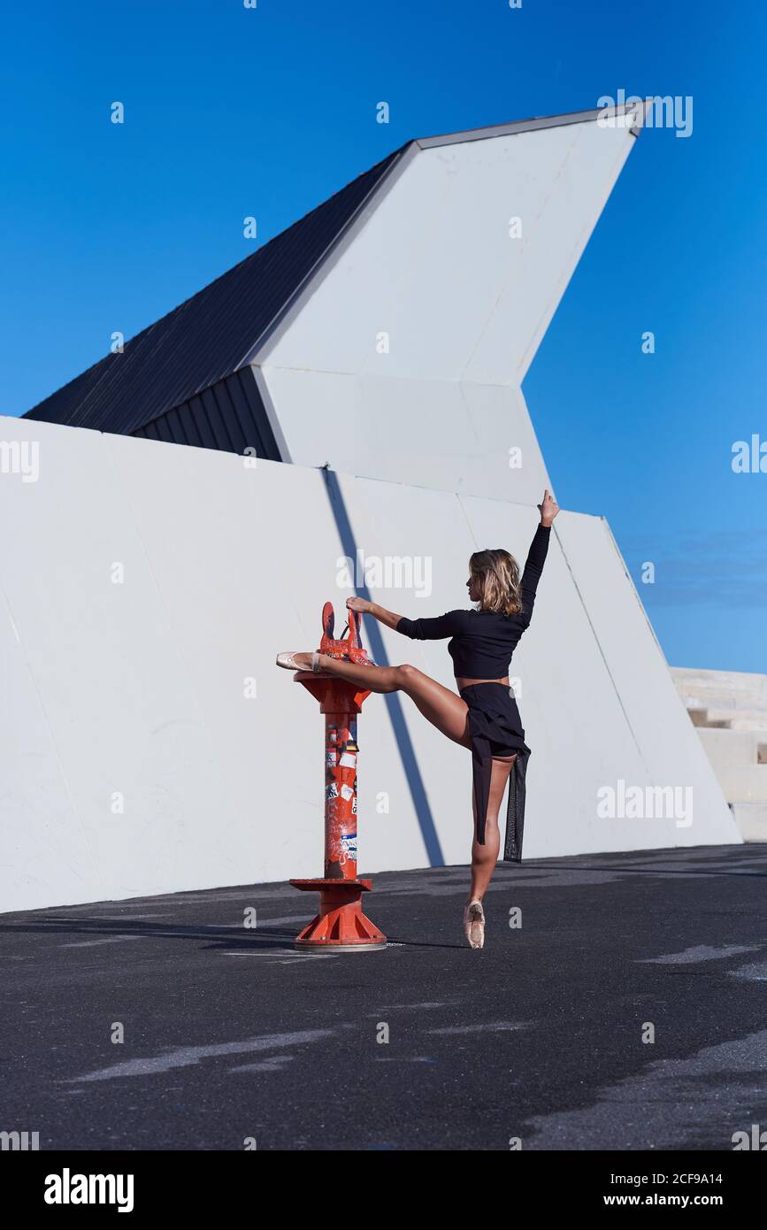 Female gymnast standing on one leg hi-res stock photography and images ...
