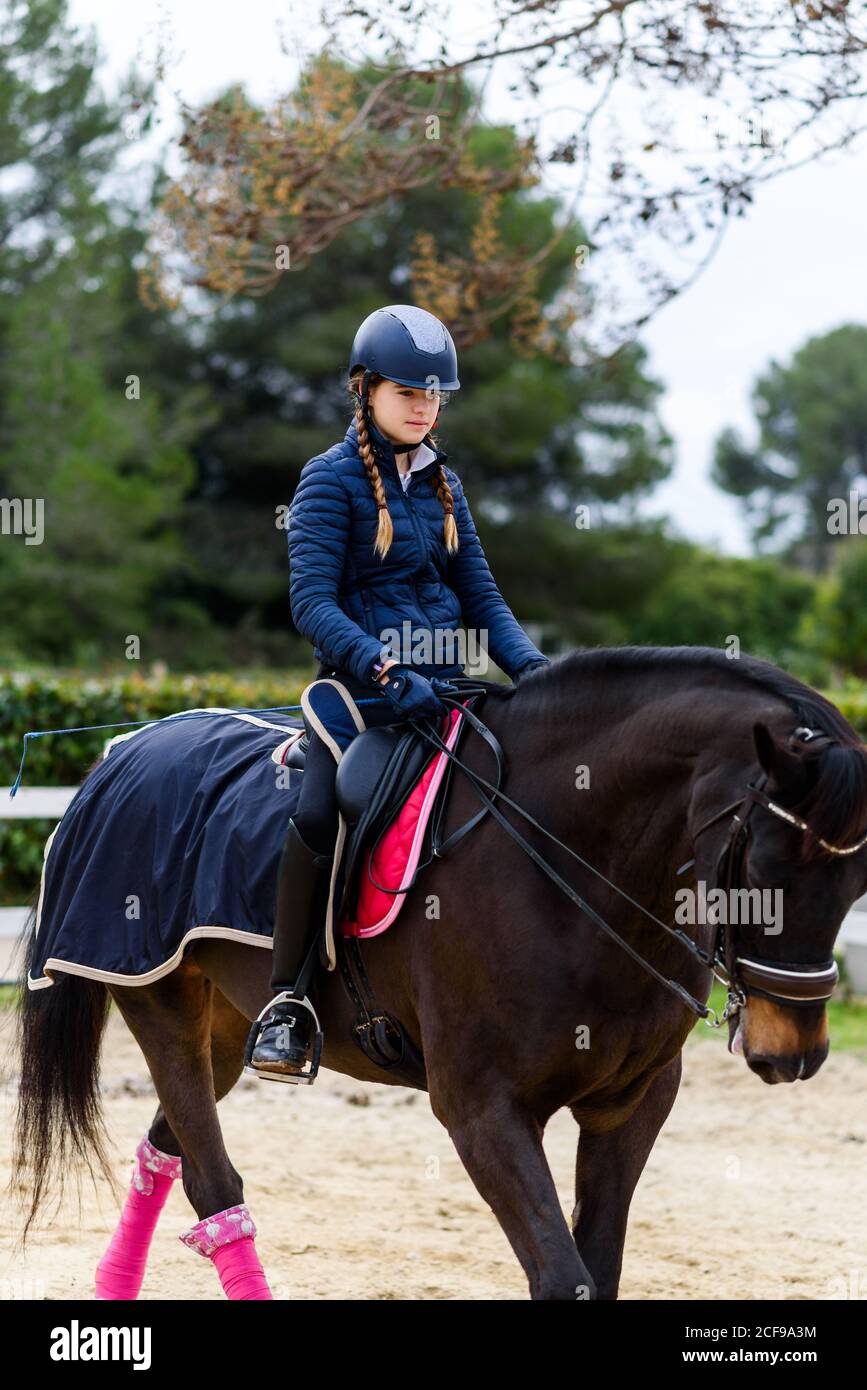 Teen girl riding horse hi-res stock photography and images - Alamy