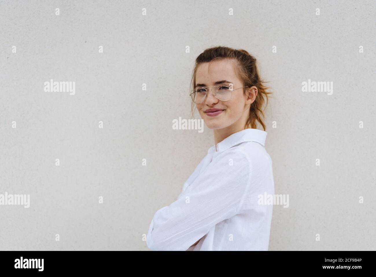 Look back over his shoulder hi-res stock photography and images - Alamy