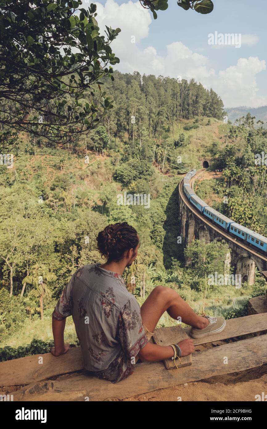 Looking down from edge of bridge hi-res stock photography and images ...