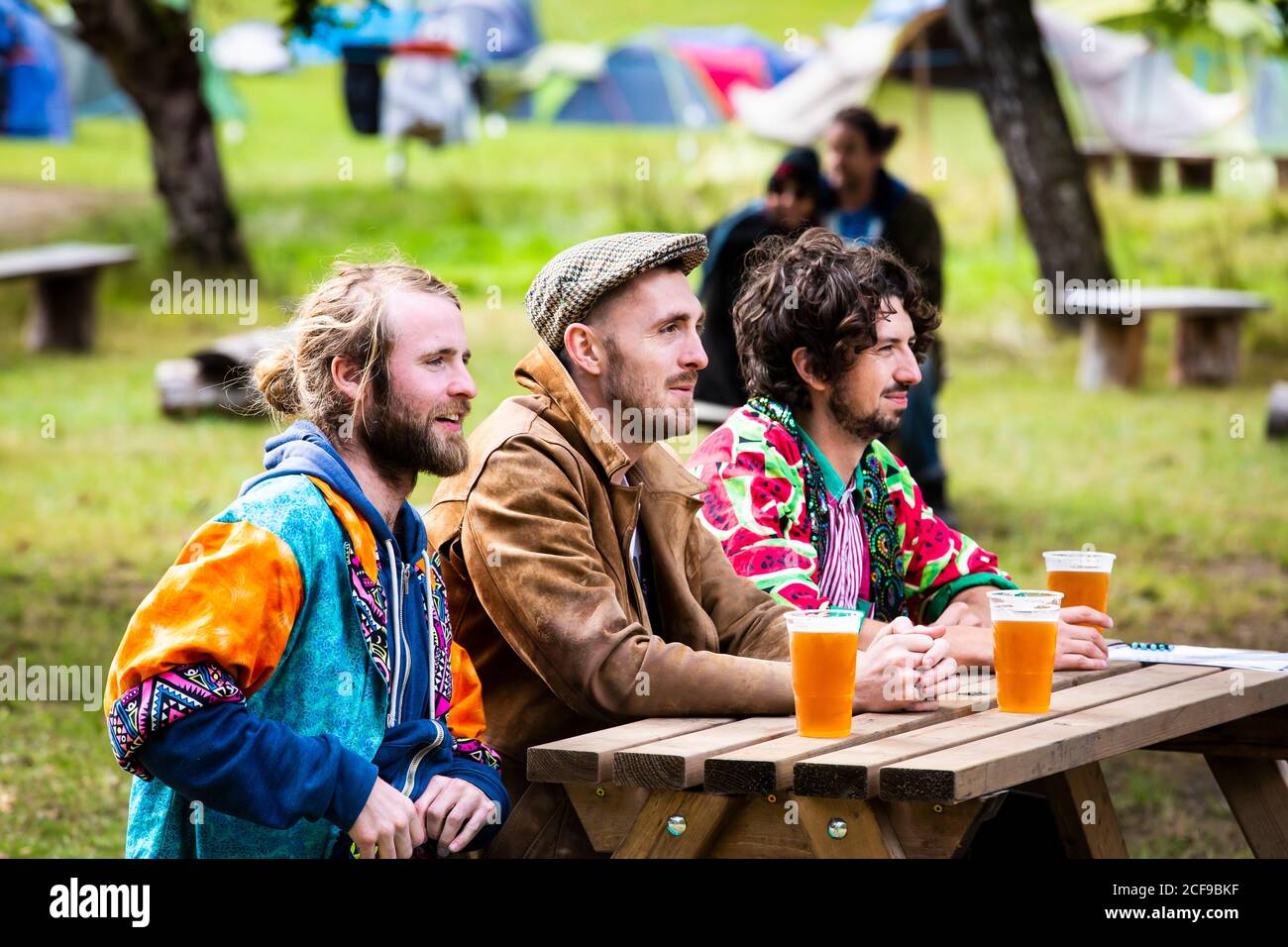 Drinking with your mates hi-res stock photography and images - Alamy