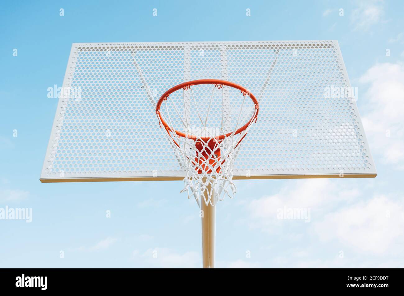 Outdoor basketball court from below Stock Photo - Alamy