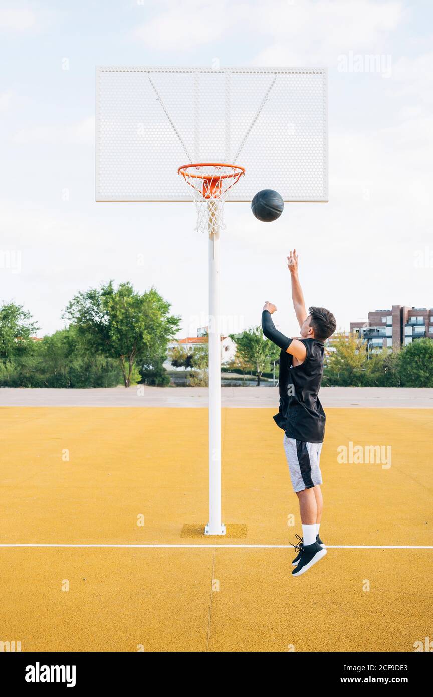 Young man playing on basketball court outdoor Stock Photo - Alamy