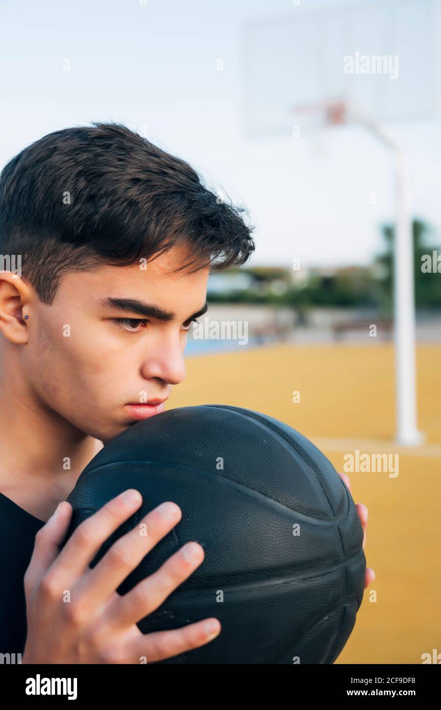 Outdoor basketball court standing hi-res stock photography and images ...