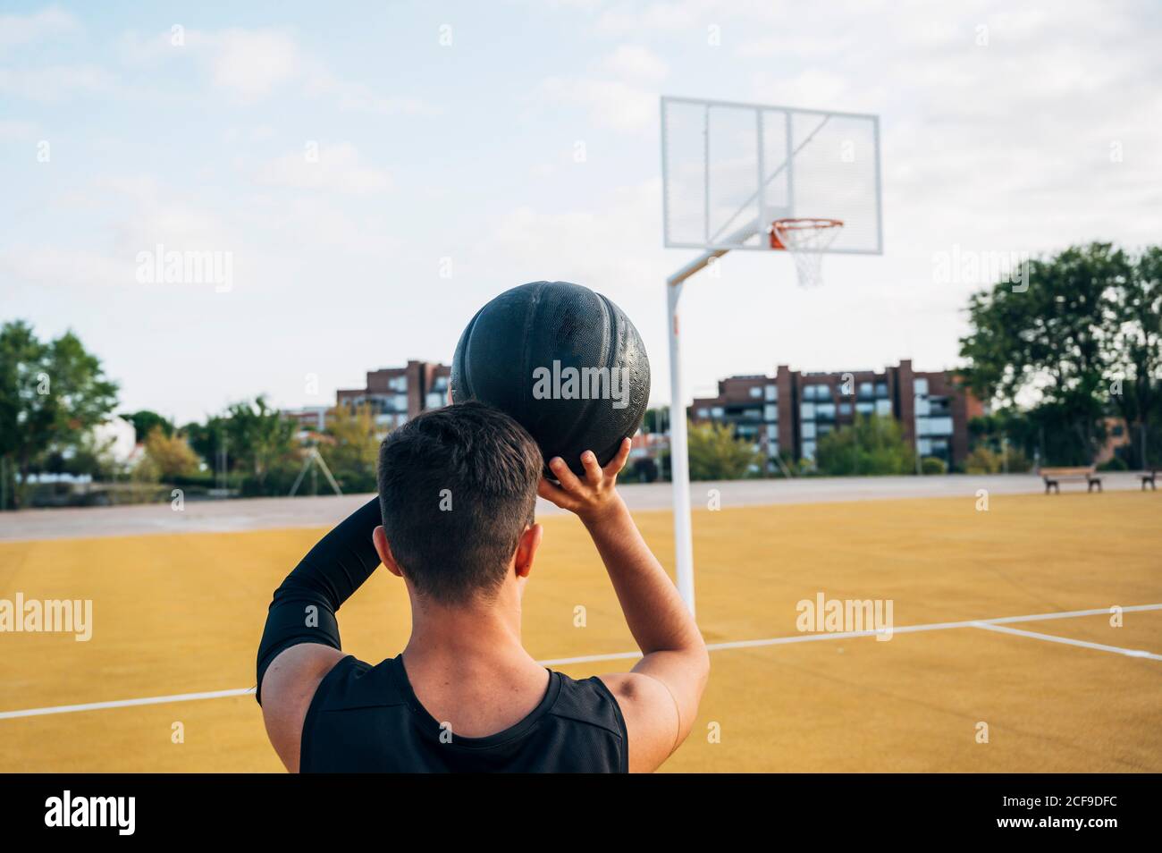 Young man playing on basketball court outdoor Stock Photo - Alamy