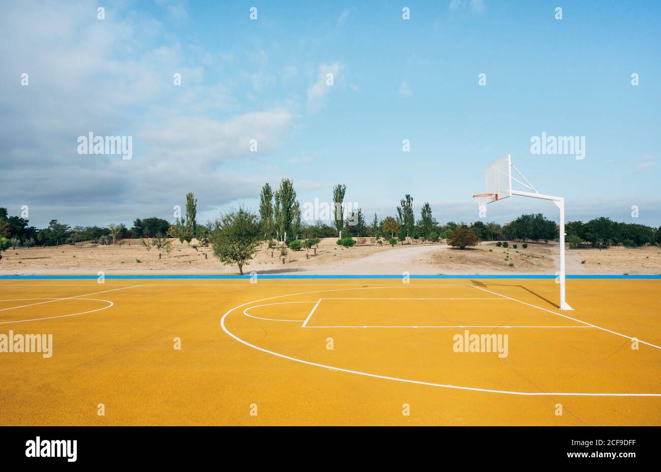 yellow basketball court outdoor Stock Photo - Alamy