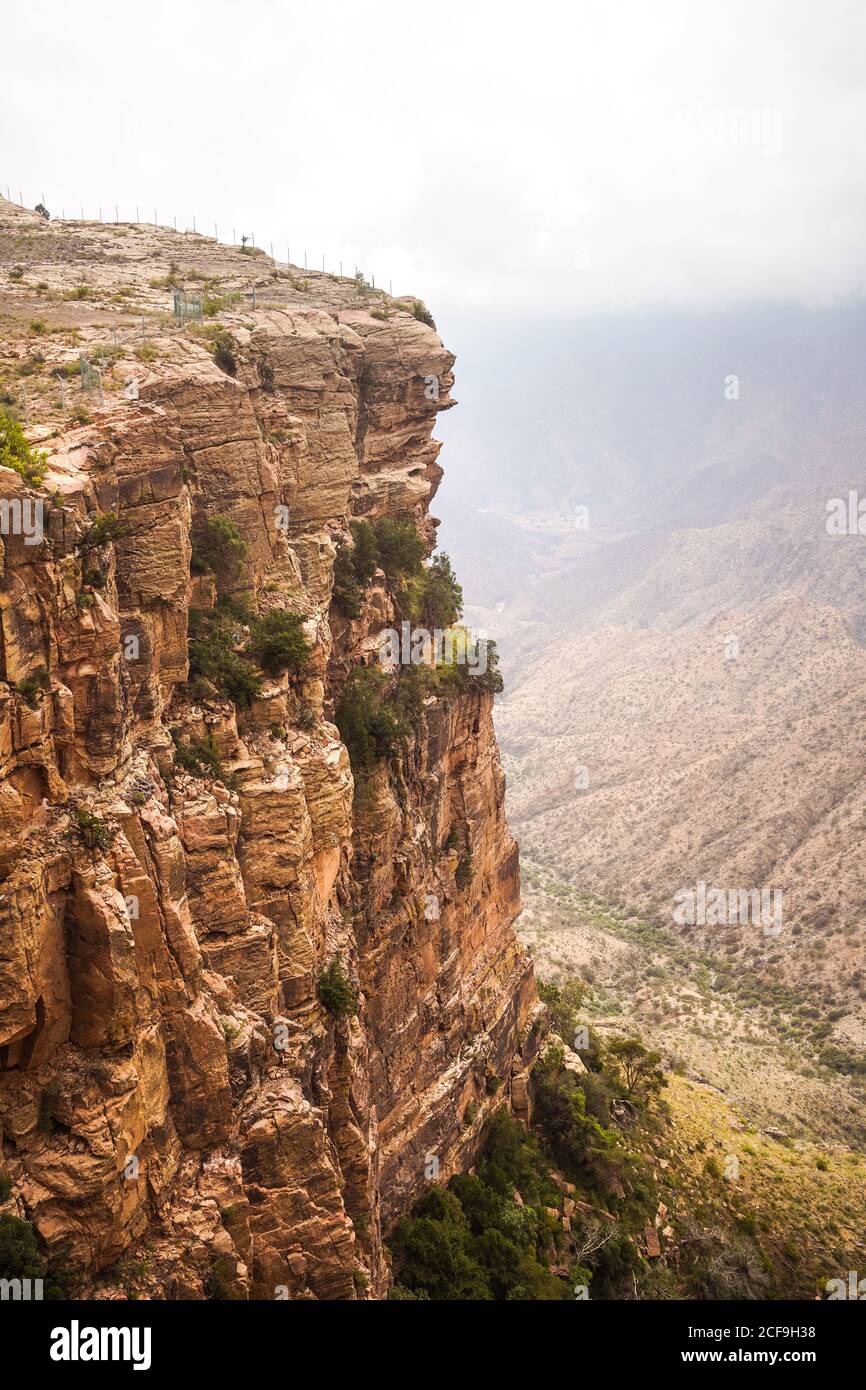 Metal barrier hi-res stock photography and images - Alamy