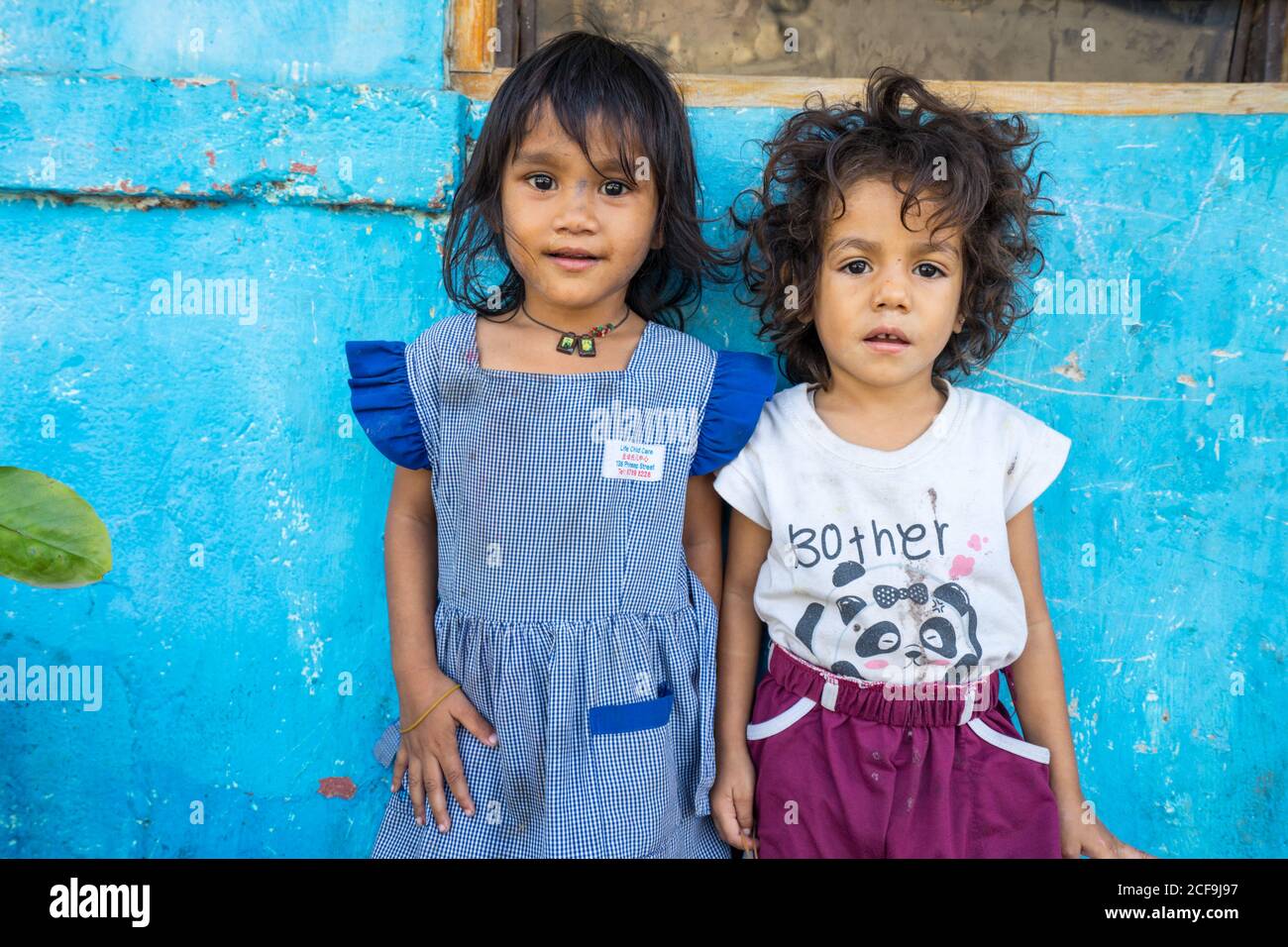 Slum playing smiling hi-res stock photography and images - Alamy