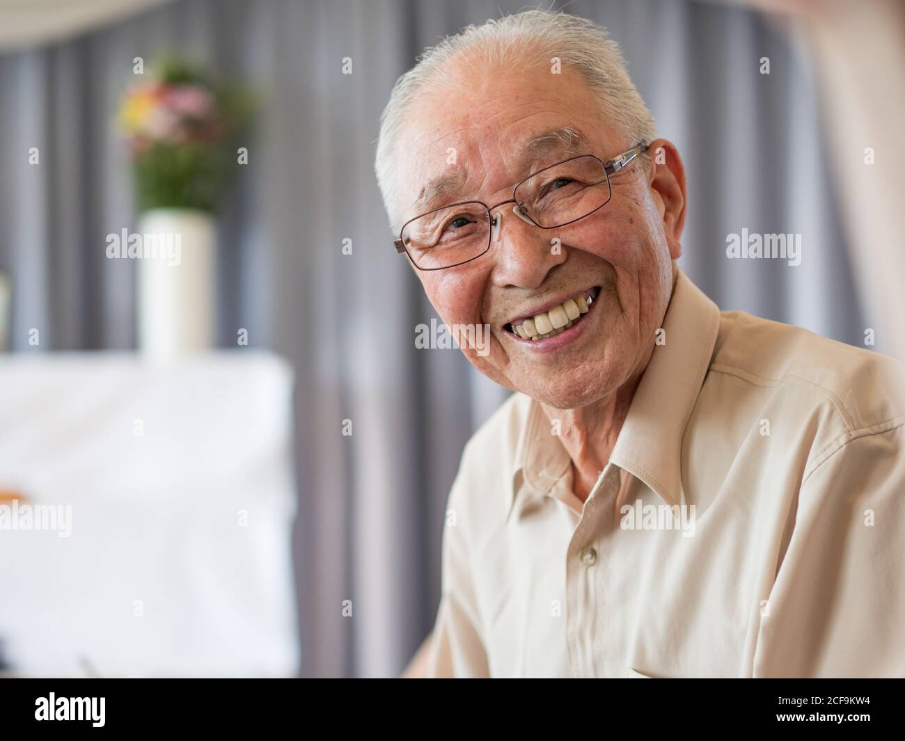 An old man talking animatedly at a family event Stock Photo - Alamy