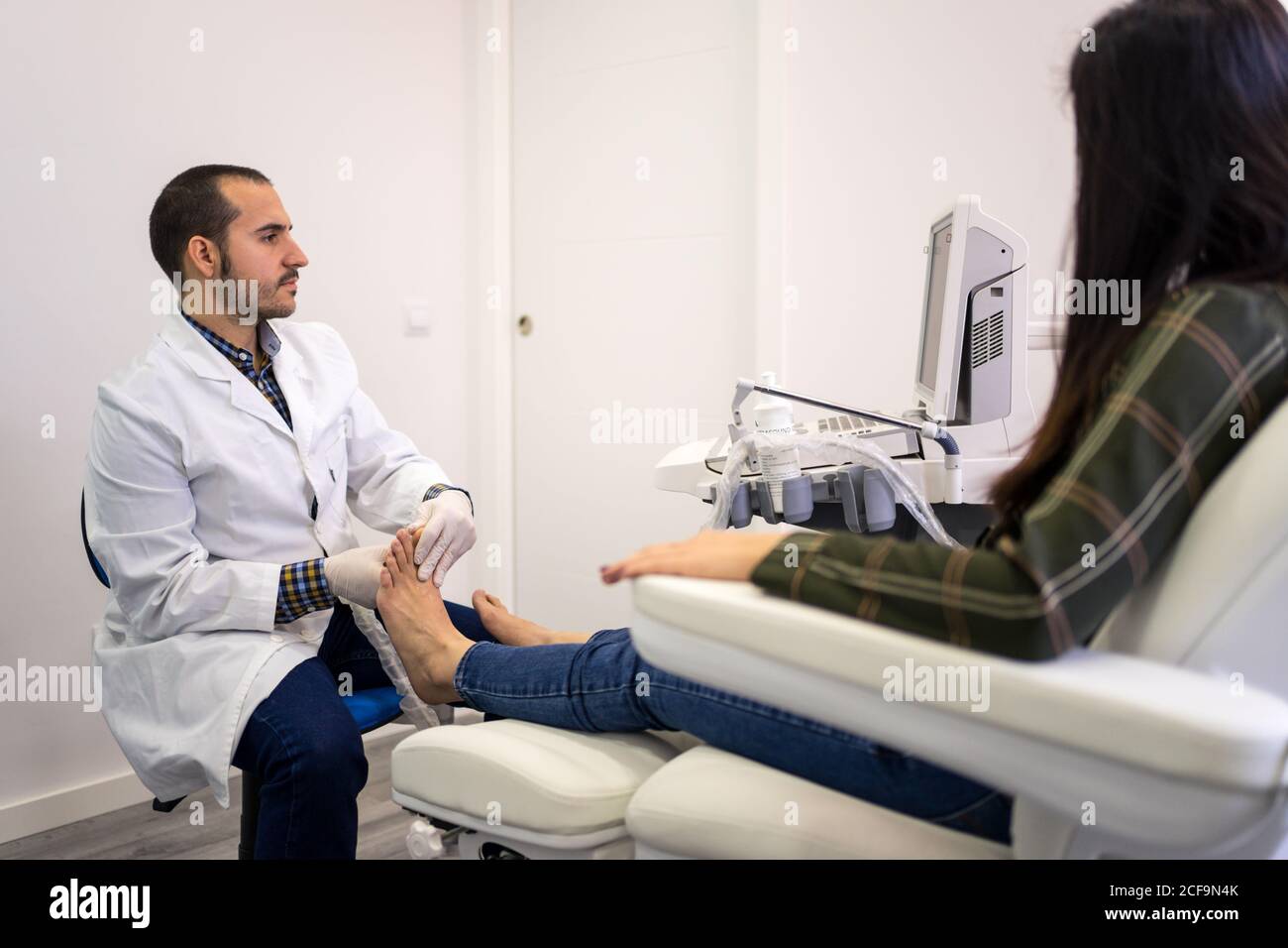 Podiatry doctor using ultrasound scanner Stock Photo - Alamy