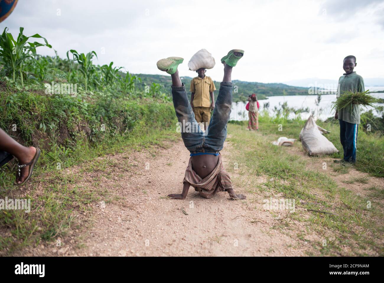 African american break dancing hi-res stock photography and images - Alamy