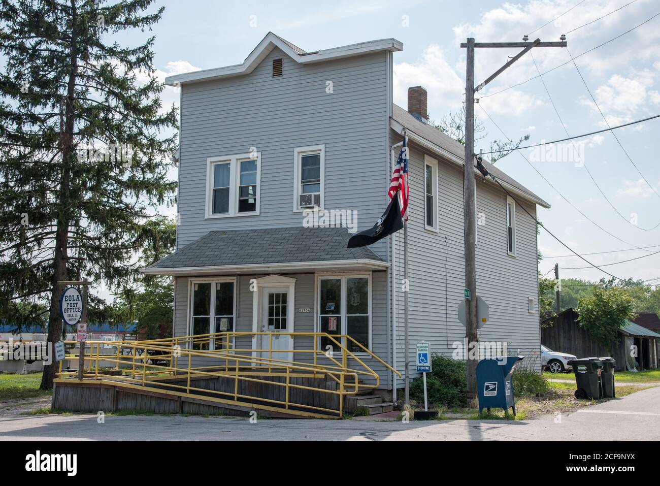 Ramp entrance office building hi-res stock photography and images - Alamy