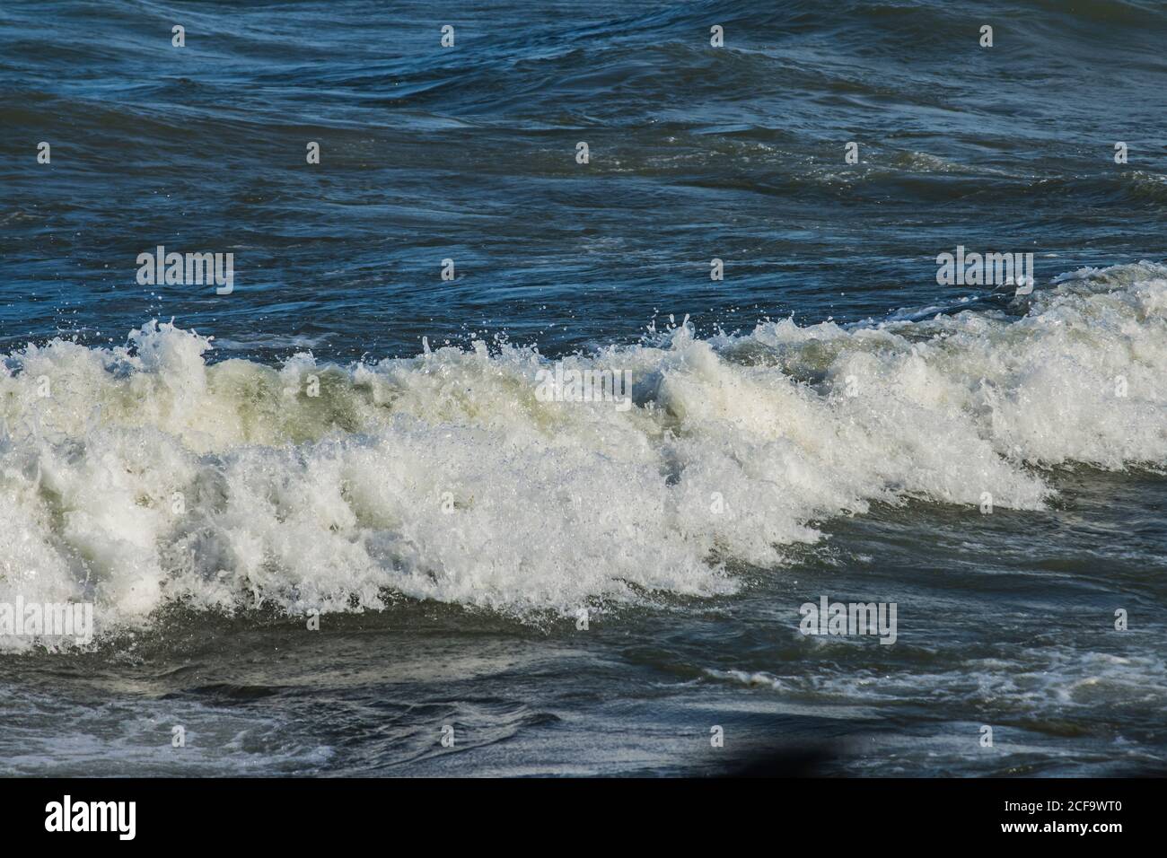 White top waves hi-res stock photography and images - Alamy