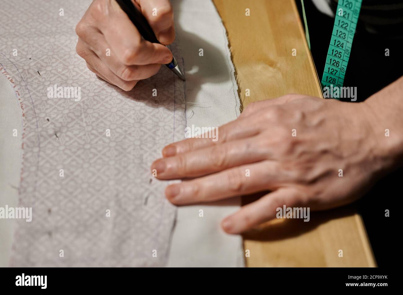 Outlining hi-res stock photography and images - Alamy