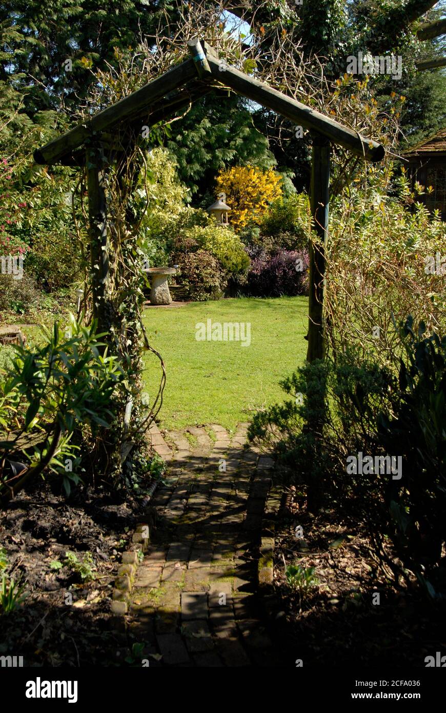 Archway garden england hi-res stock photography and images - Alamy