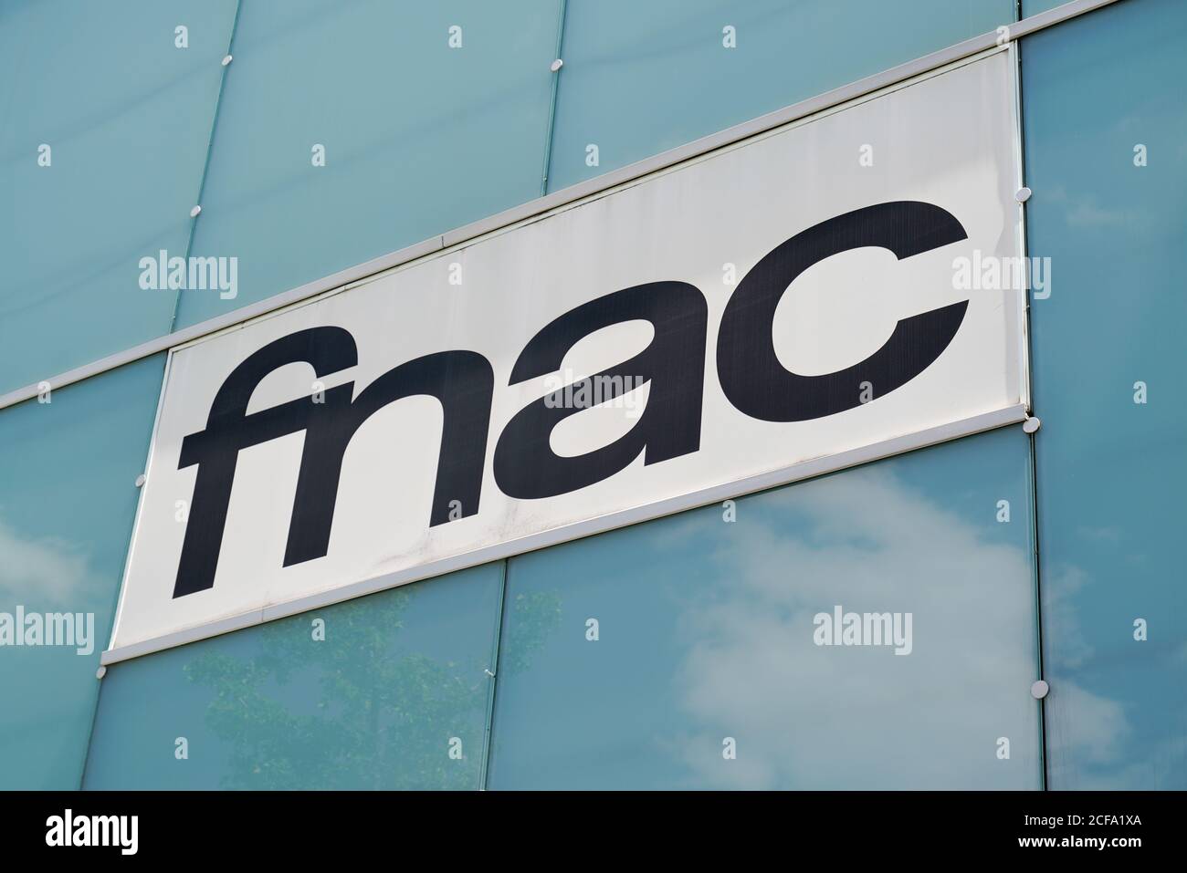 Fnac store front hi-res stock photography and images - Alamy