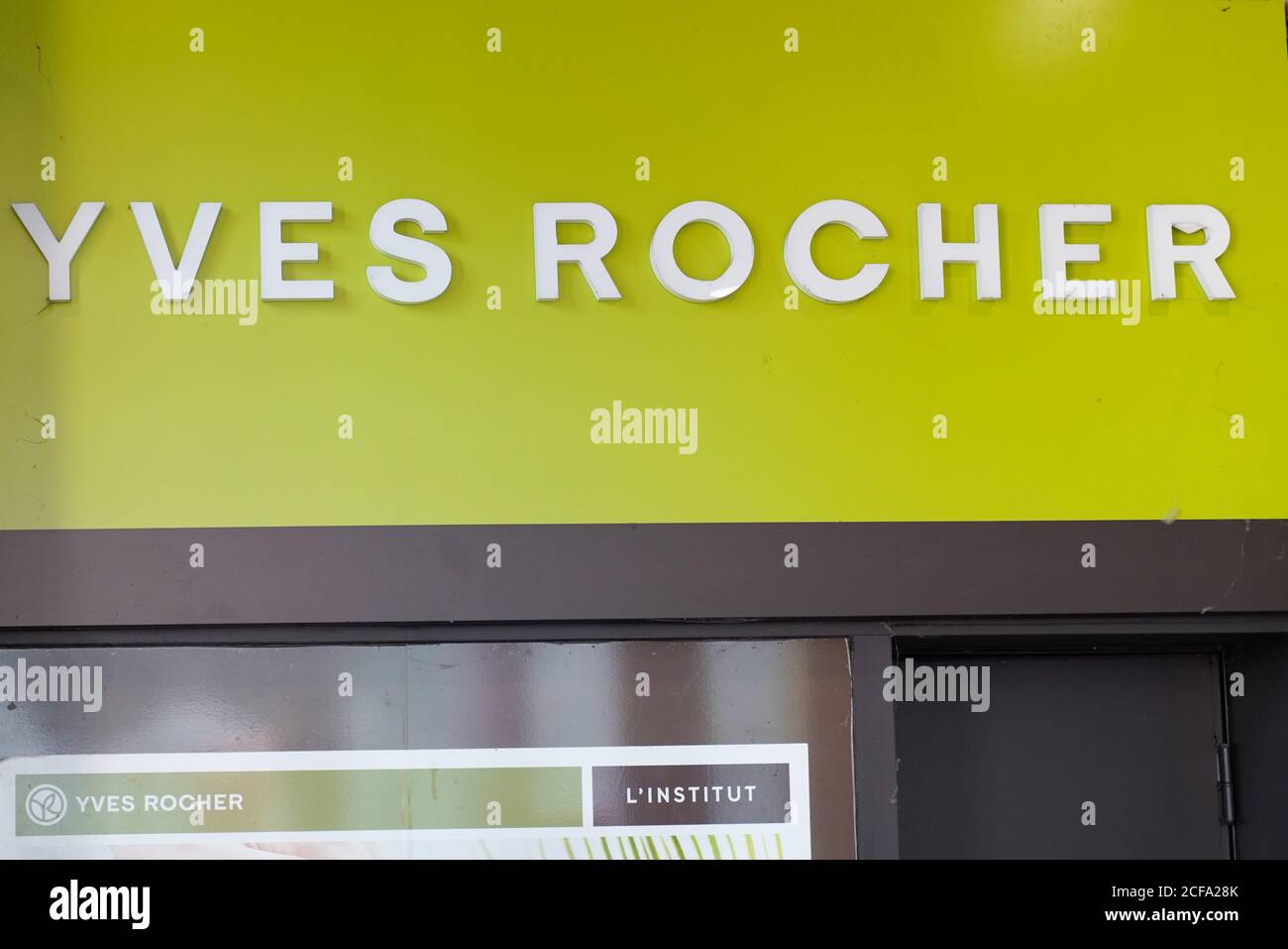 Yves rocher logo hi-res stock photography and images - Alamy