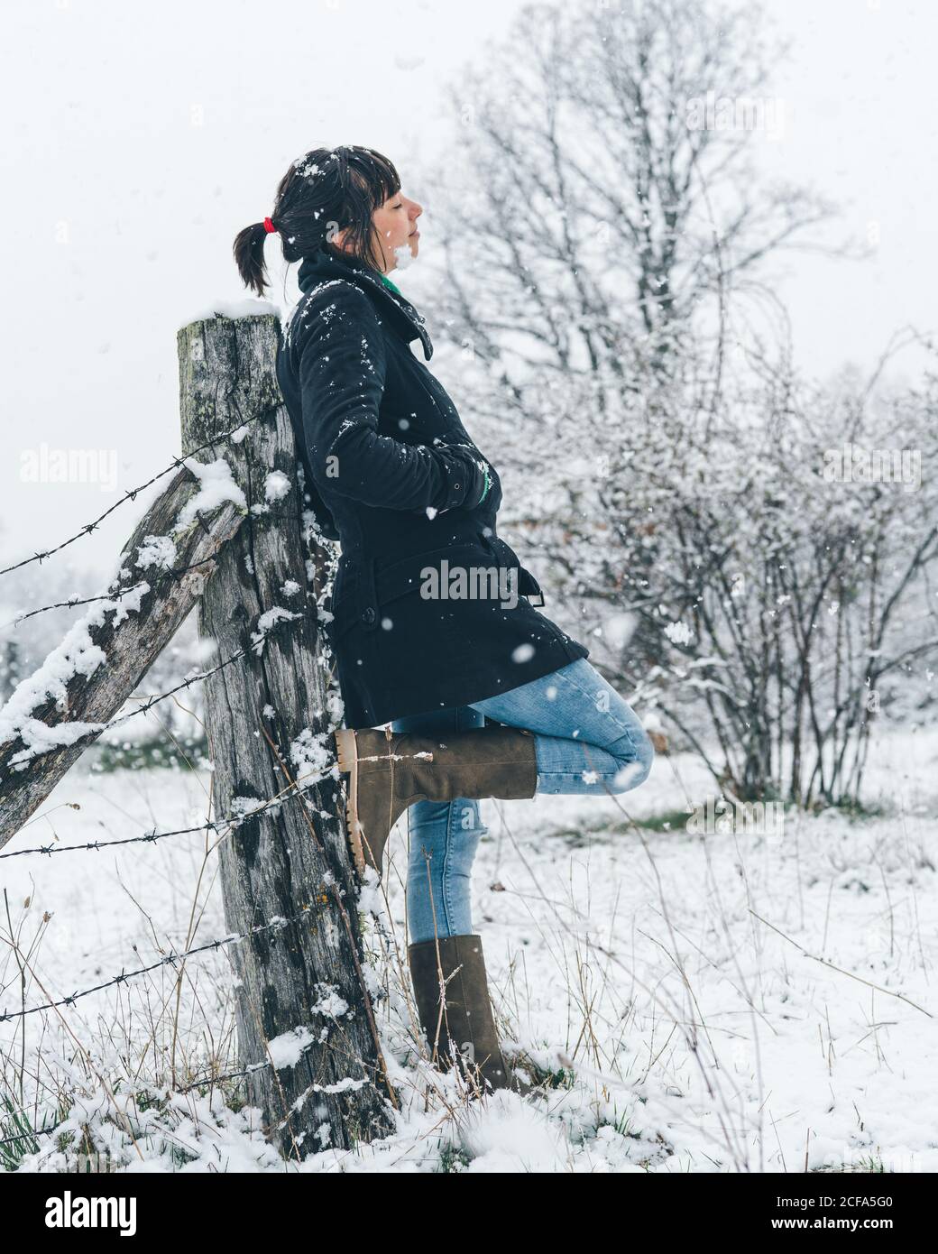 Female leaning on back hi-res stock photography and images - Alamy