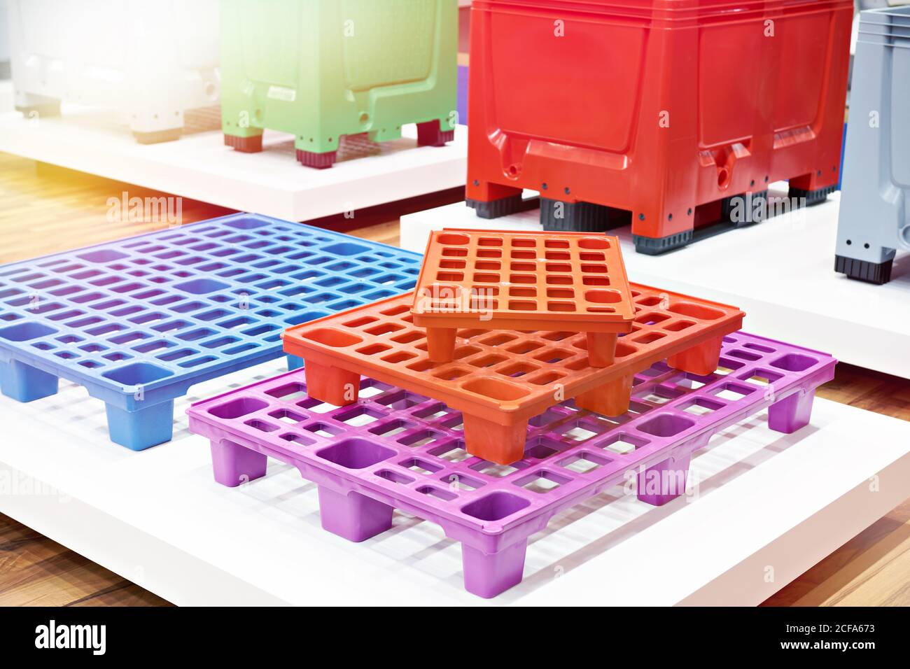 Plastic pallet hi-res stock photography and images - Alamy