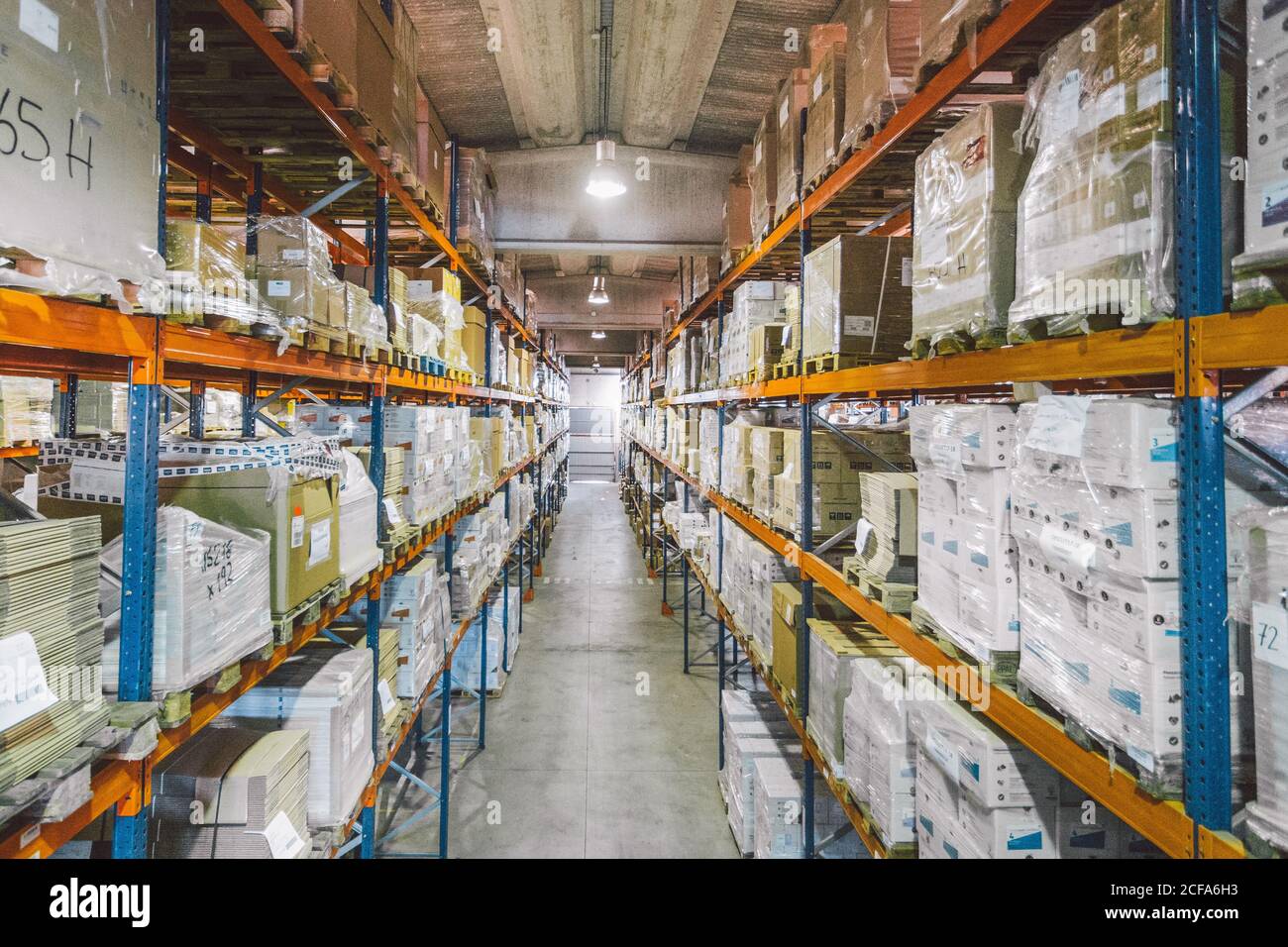 Narrow boxes hi-res stock photography and images - Alamy