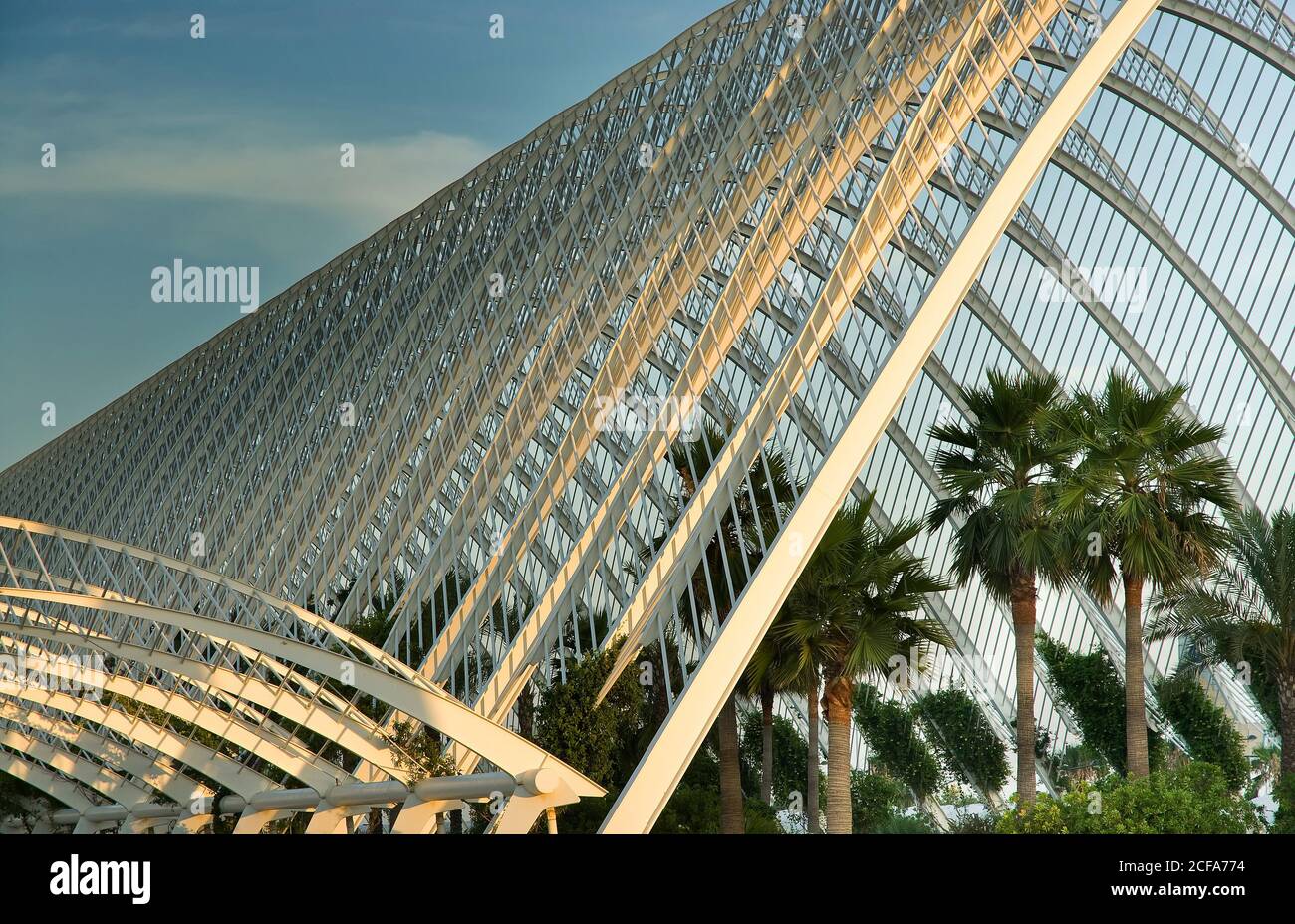 Architecture of open art gallery Terraza L Umbracle with green palms against blue sky Stock ...