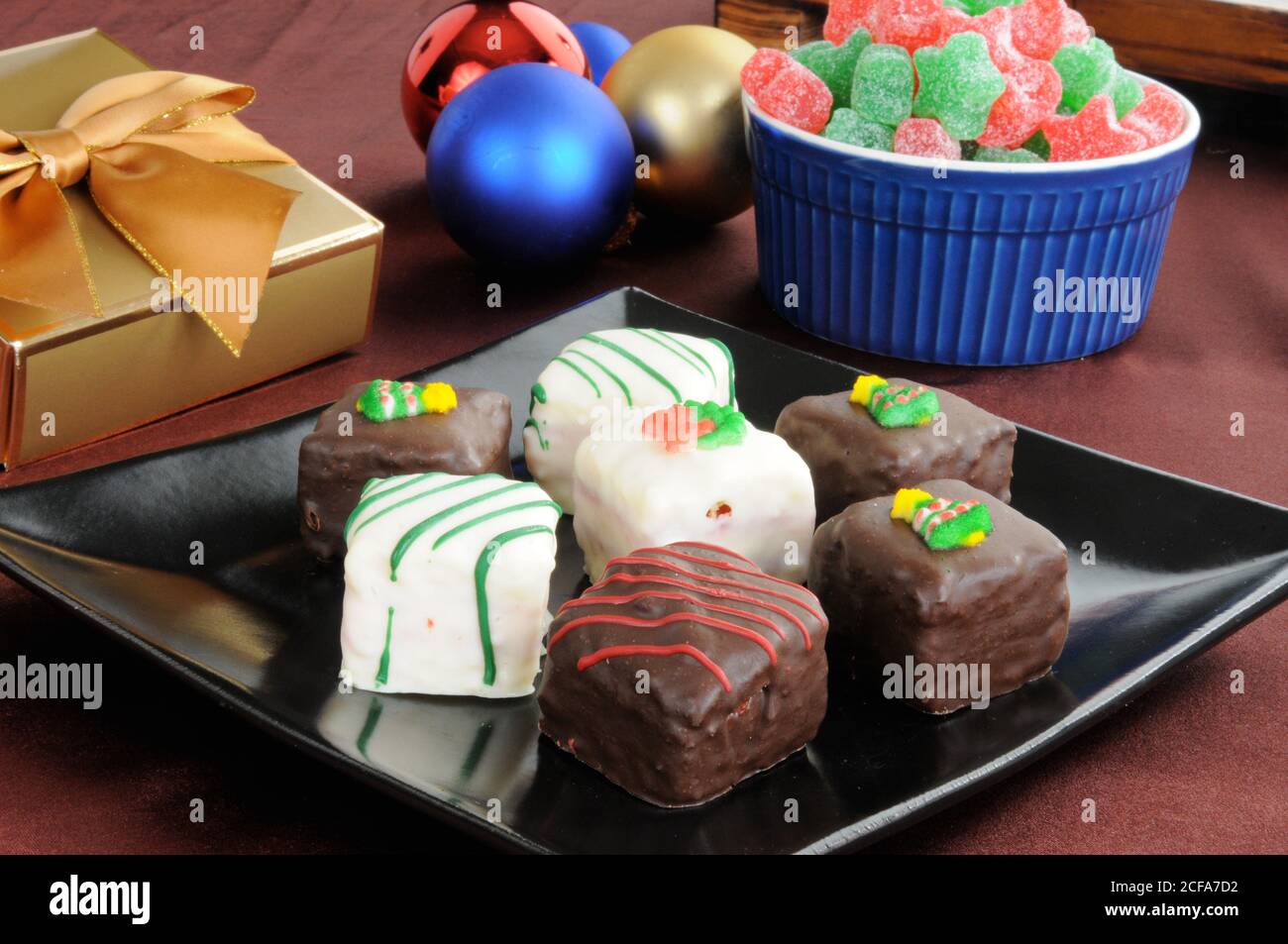 Petit fours plate hi-res stock photography and images - Alamy