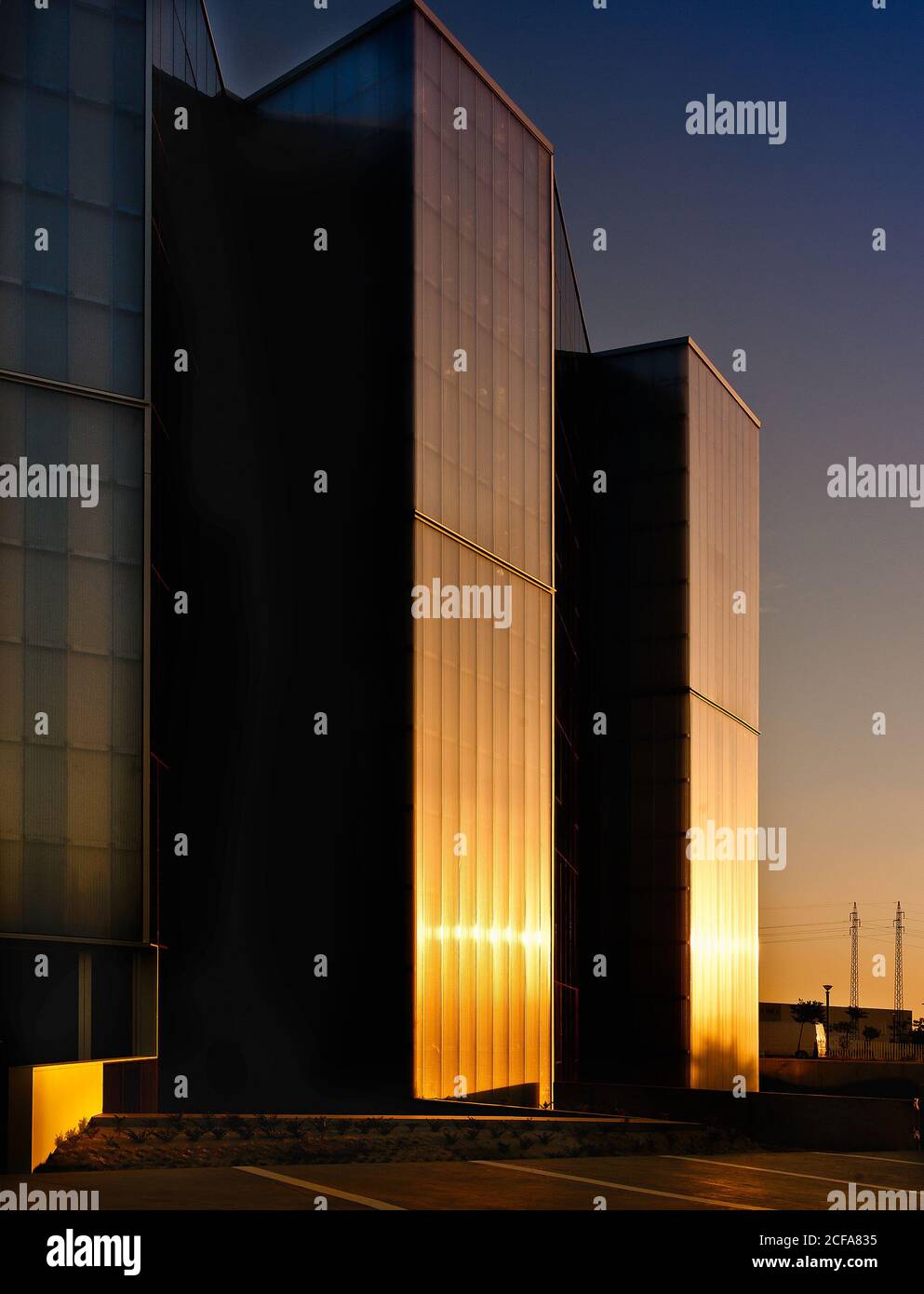 Sun reflecting of buildings hi-res stock photography and images - Alamy