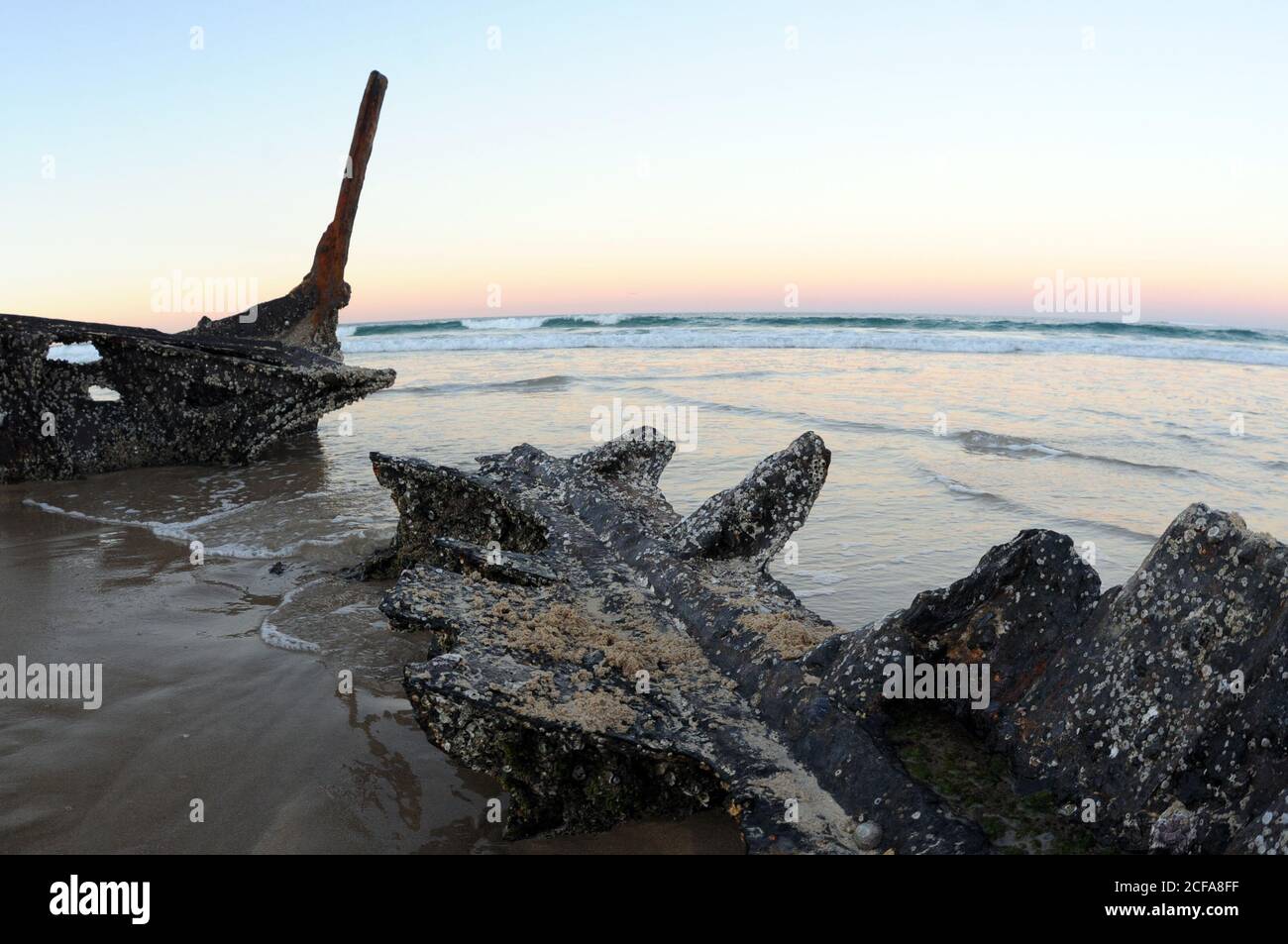 Barnacles on the hull of a ship hi-res stock photography and images - Alamy