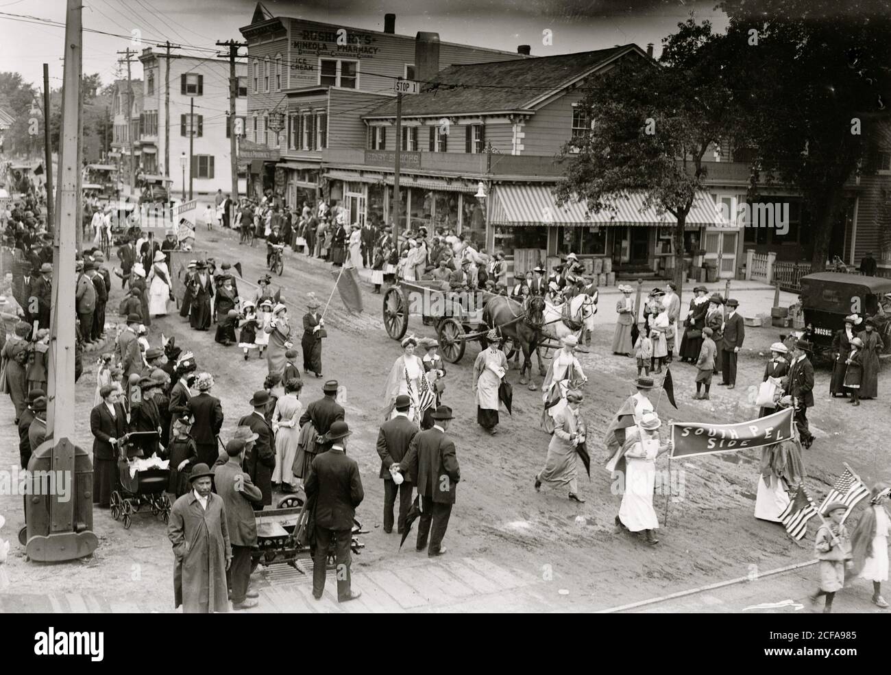 Women's pageant hi-res stock photography and images - Alamy