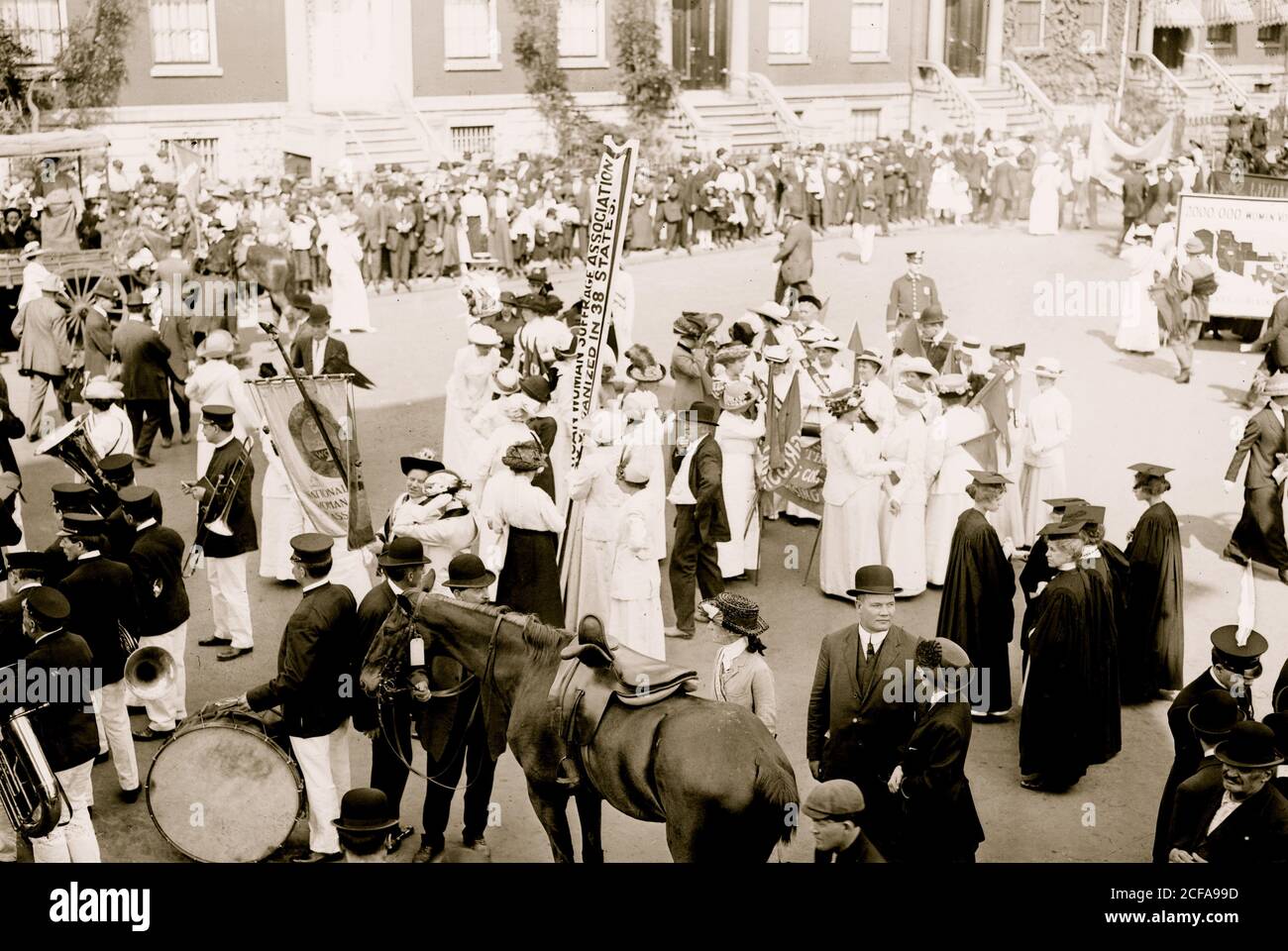 Womens suffrage parade hi-res stock photography and images - Alamy